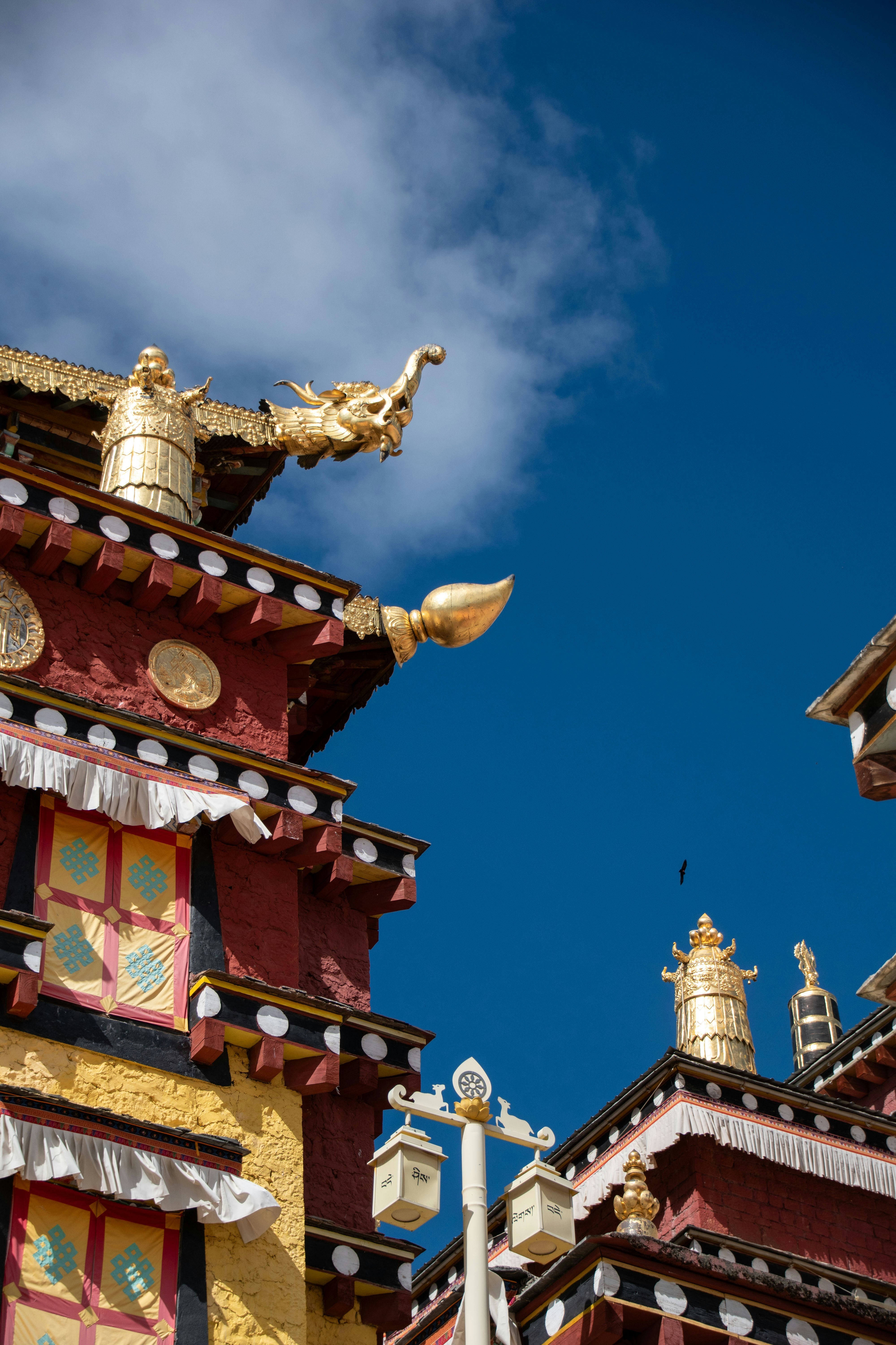 Golden roofs adorn a temple against blue sky. photo – Free Building ...