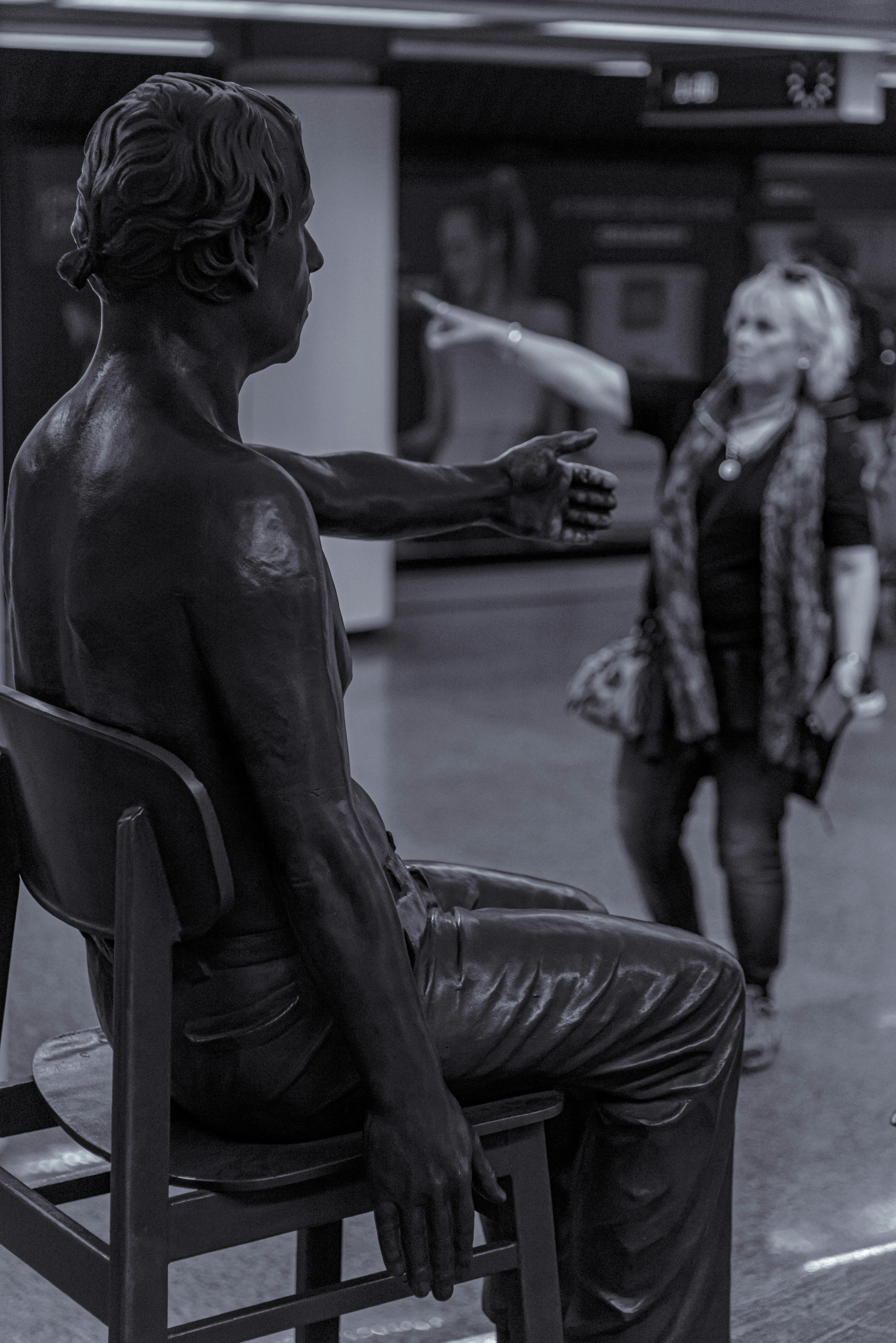 Platform Sentinel: A Bronze Figure Anchoring a Subway Moment