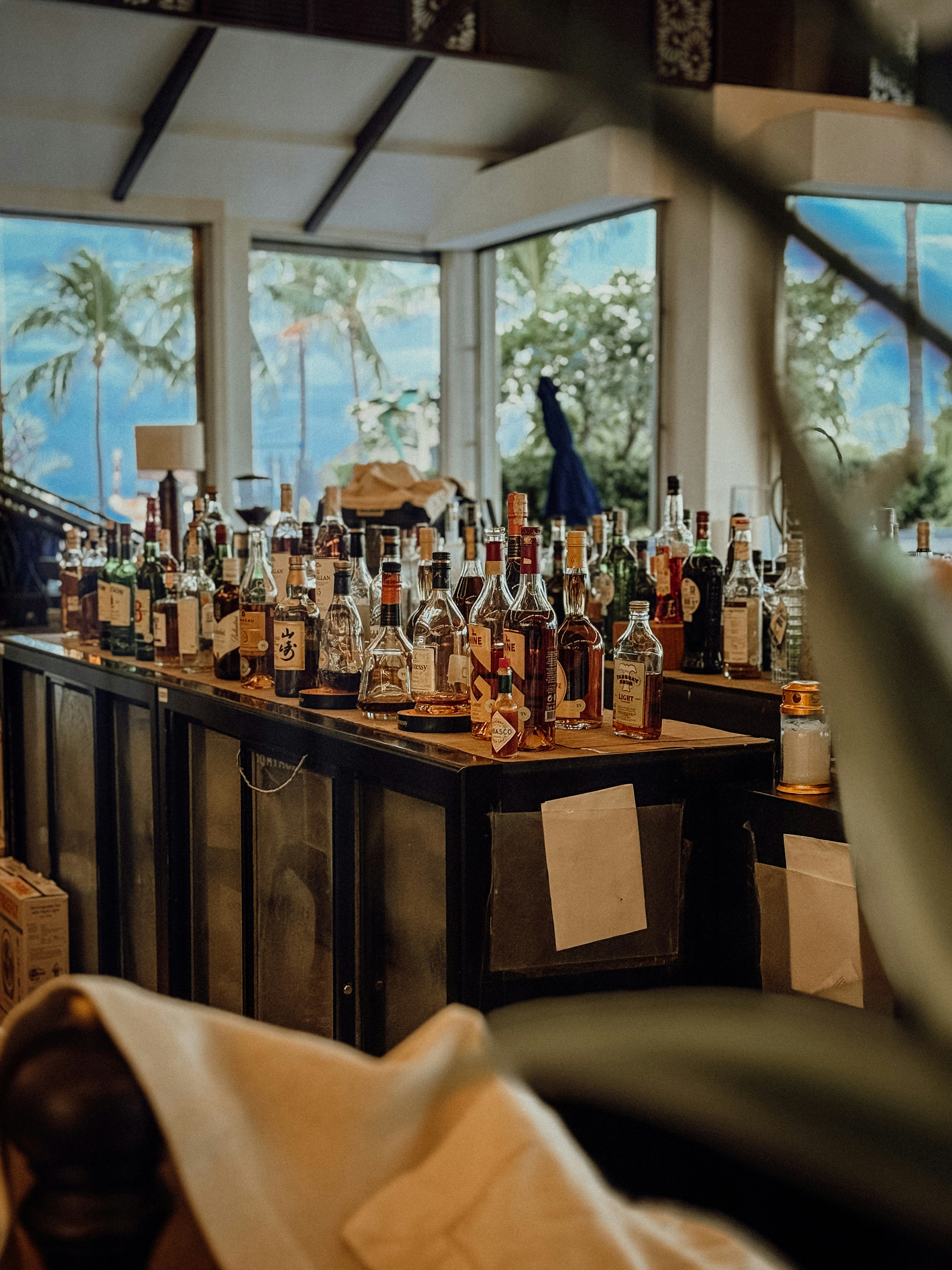 A fully stocked bar with a tropical view. photo – Free Beach Image on ...