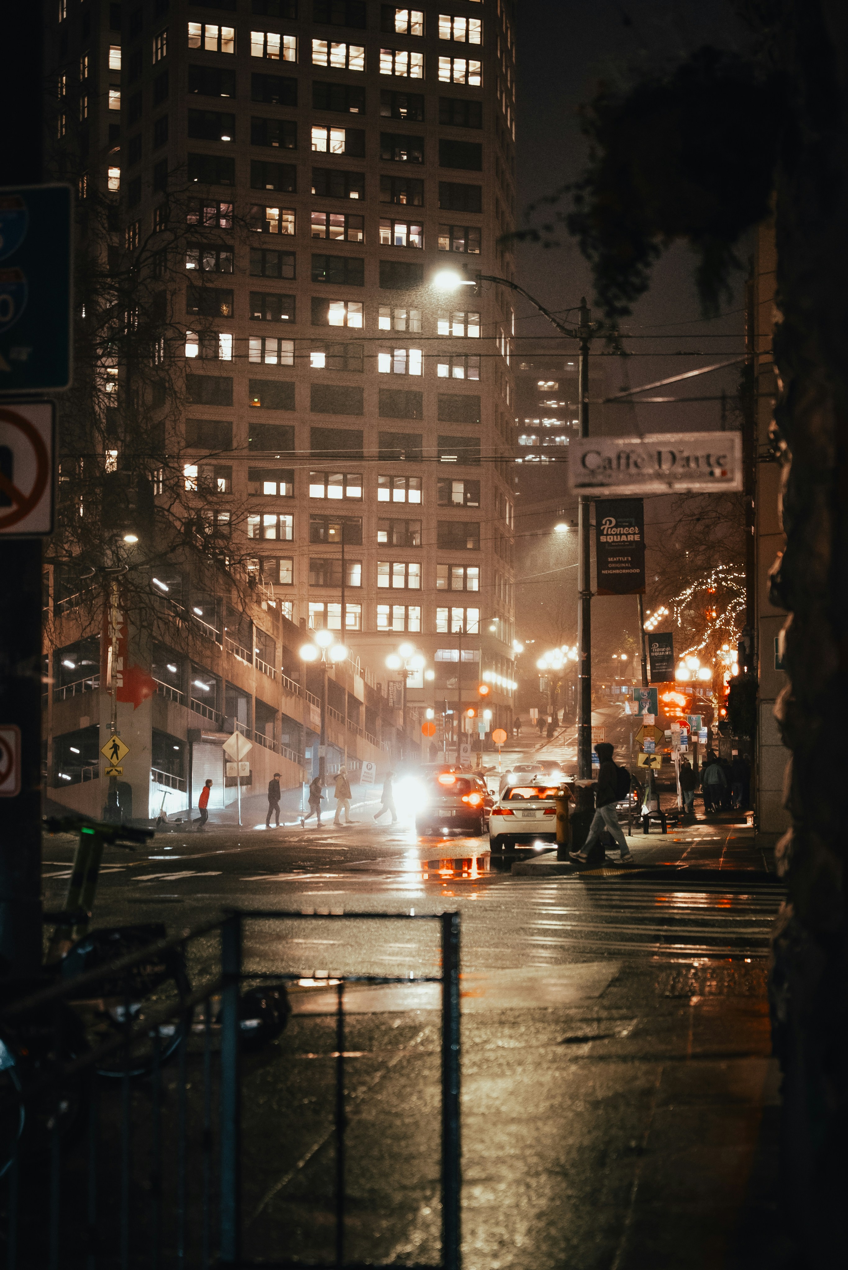 Rainy city street at night with bright lights. photo – Free City Image ...