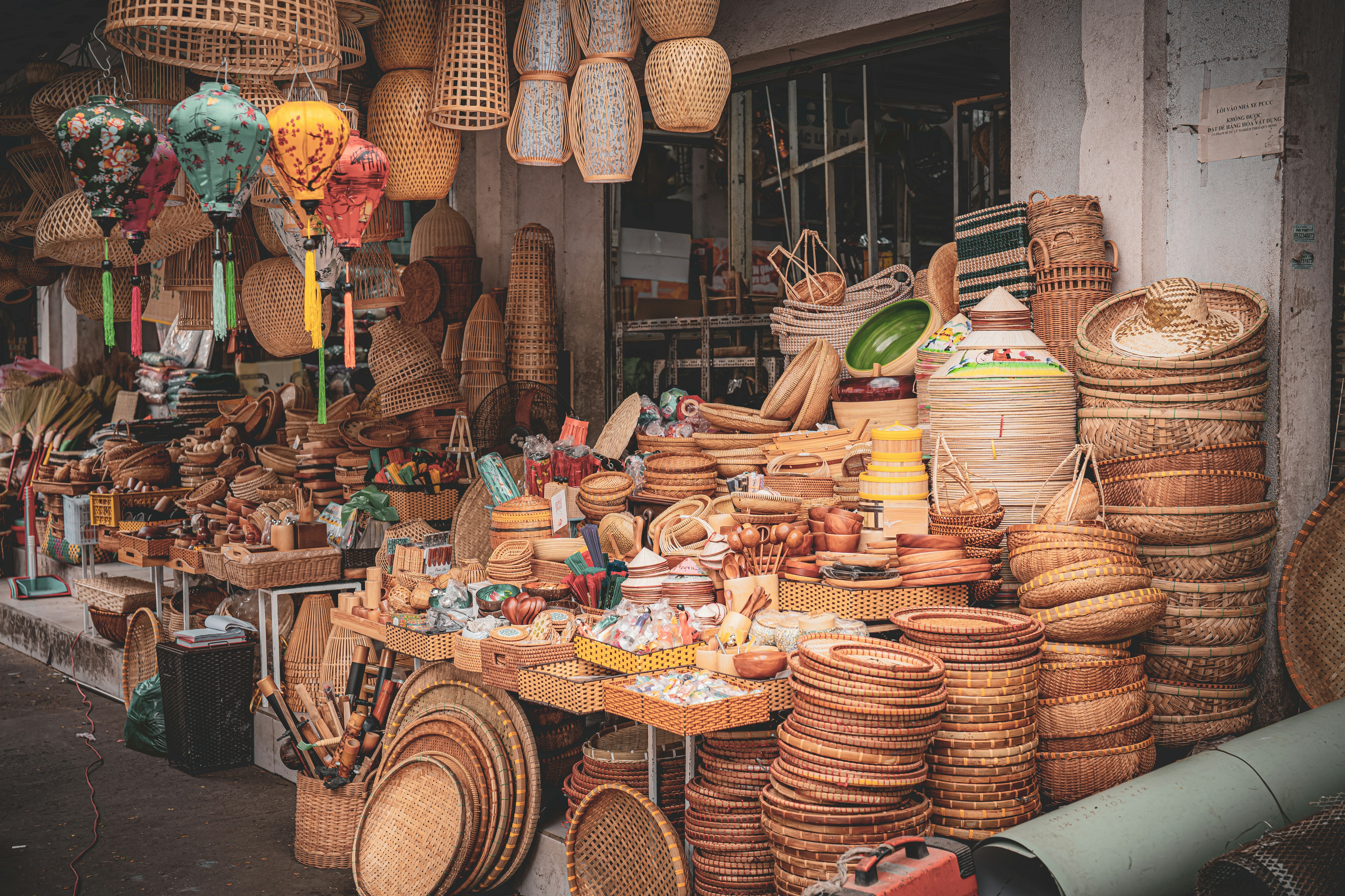 Wicker goods and crafts are on display. photo – Free Art Image on Unsplash