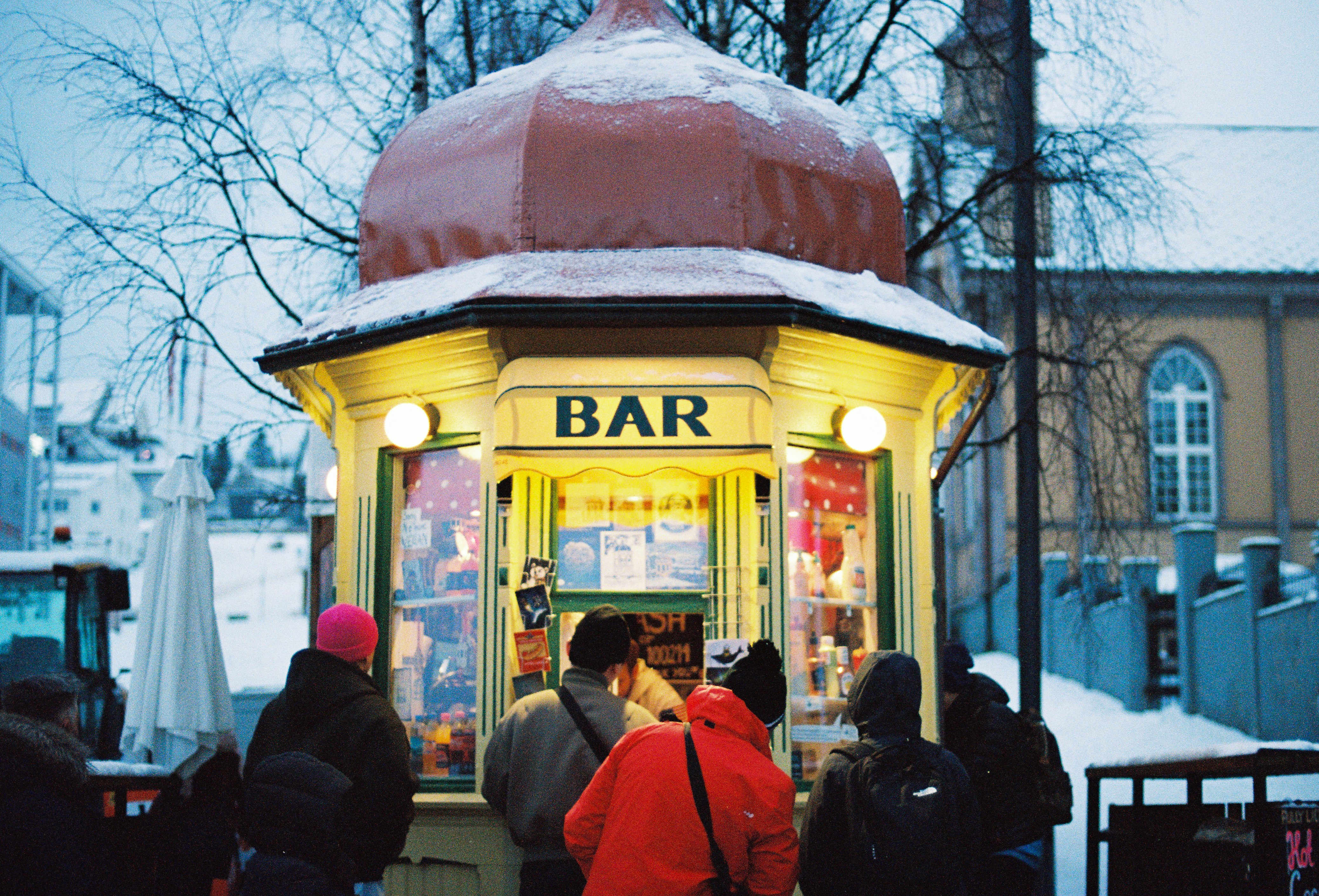 People are gathered at a small outdoor bar. photo – Free Food Image on ...