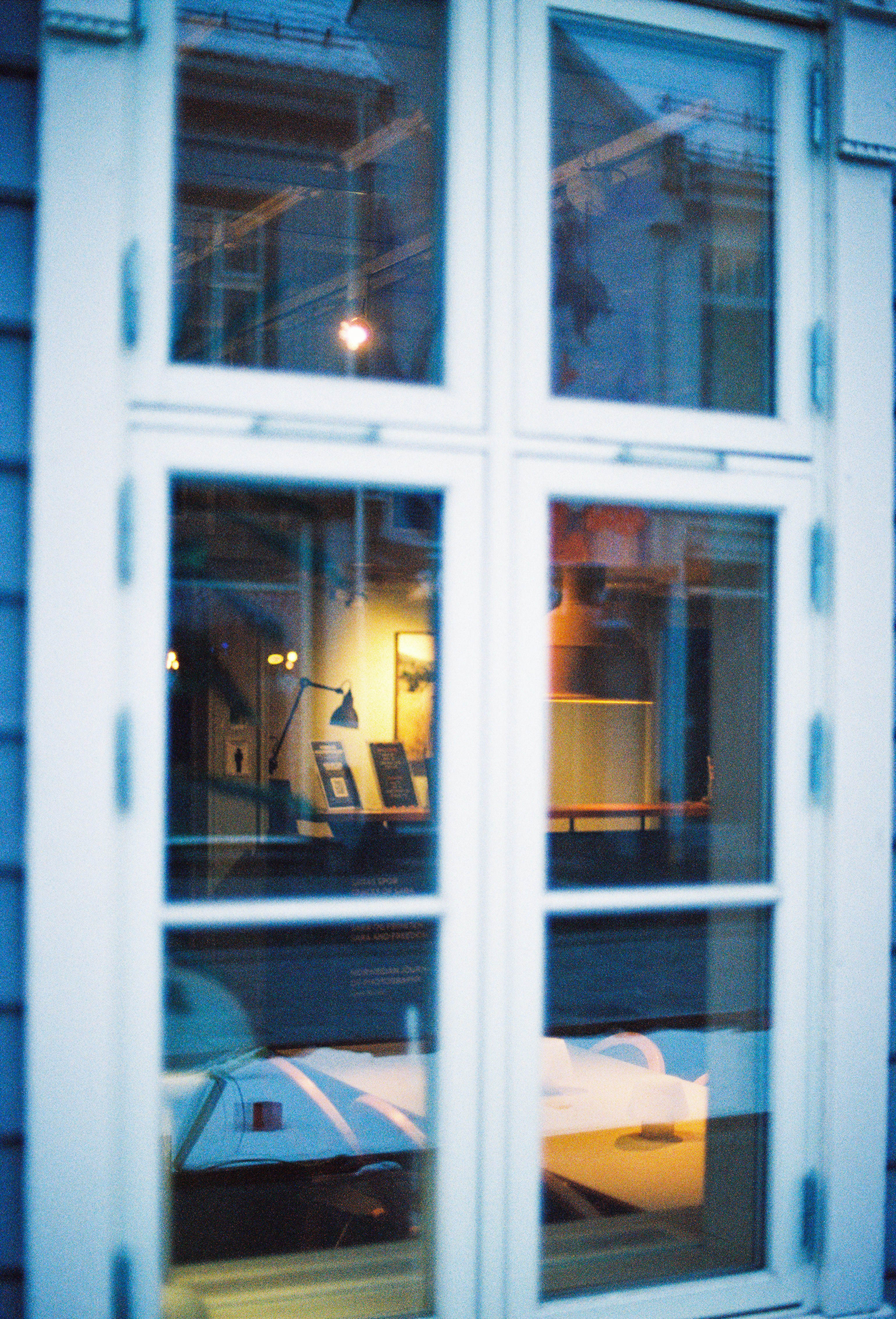 A window reveals interior reflections and details. photo – Free Office Image on Unsplash