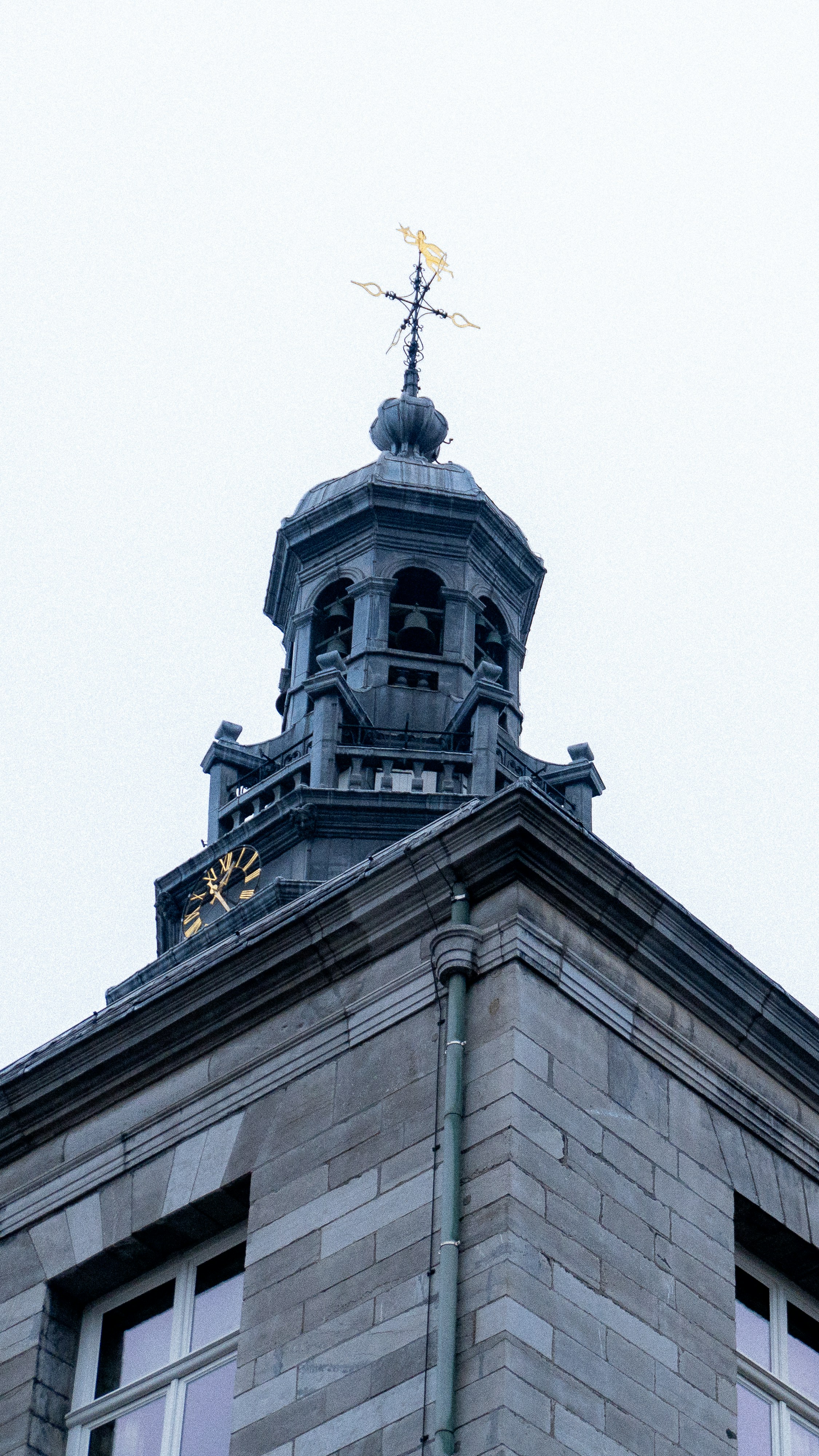 The top of a gray stone building is shown. photo – Free Tower Image on ...