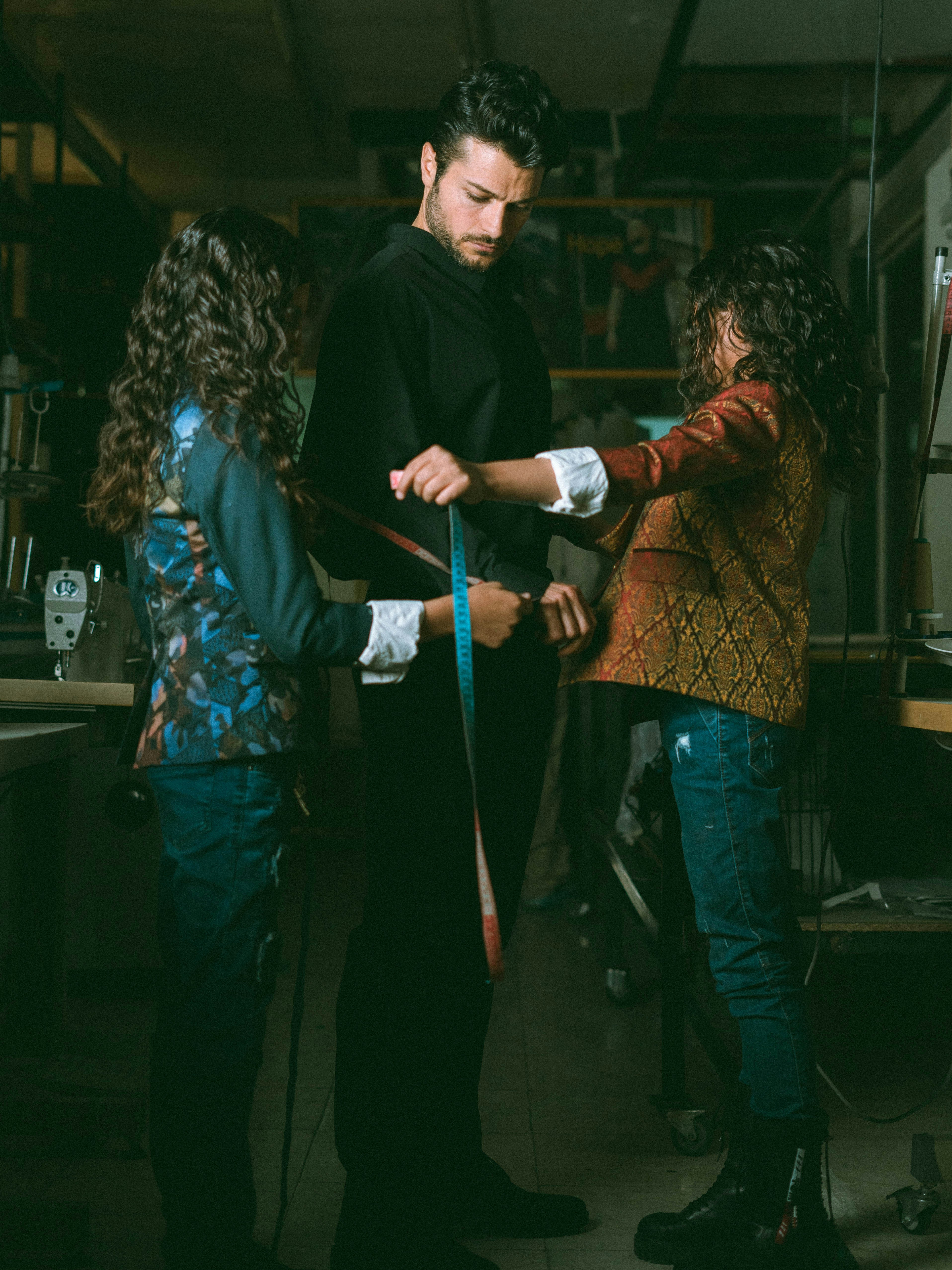 The Fitting Moment: Measuring Confidence in a Dim Studio