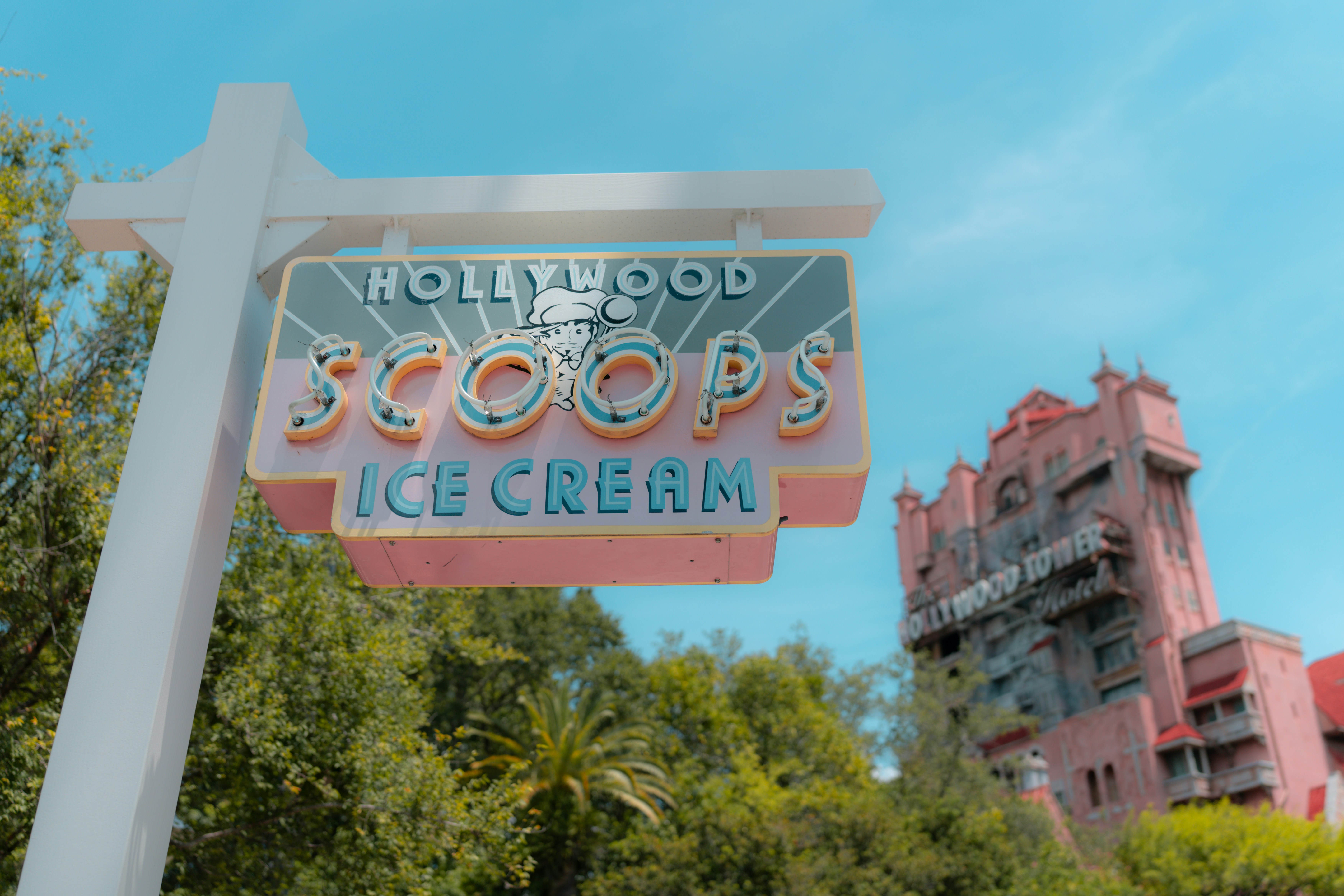 Retro Vibes at Hollywood Scoops