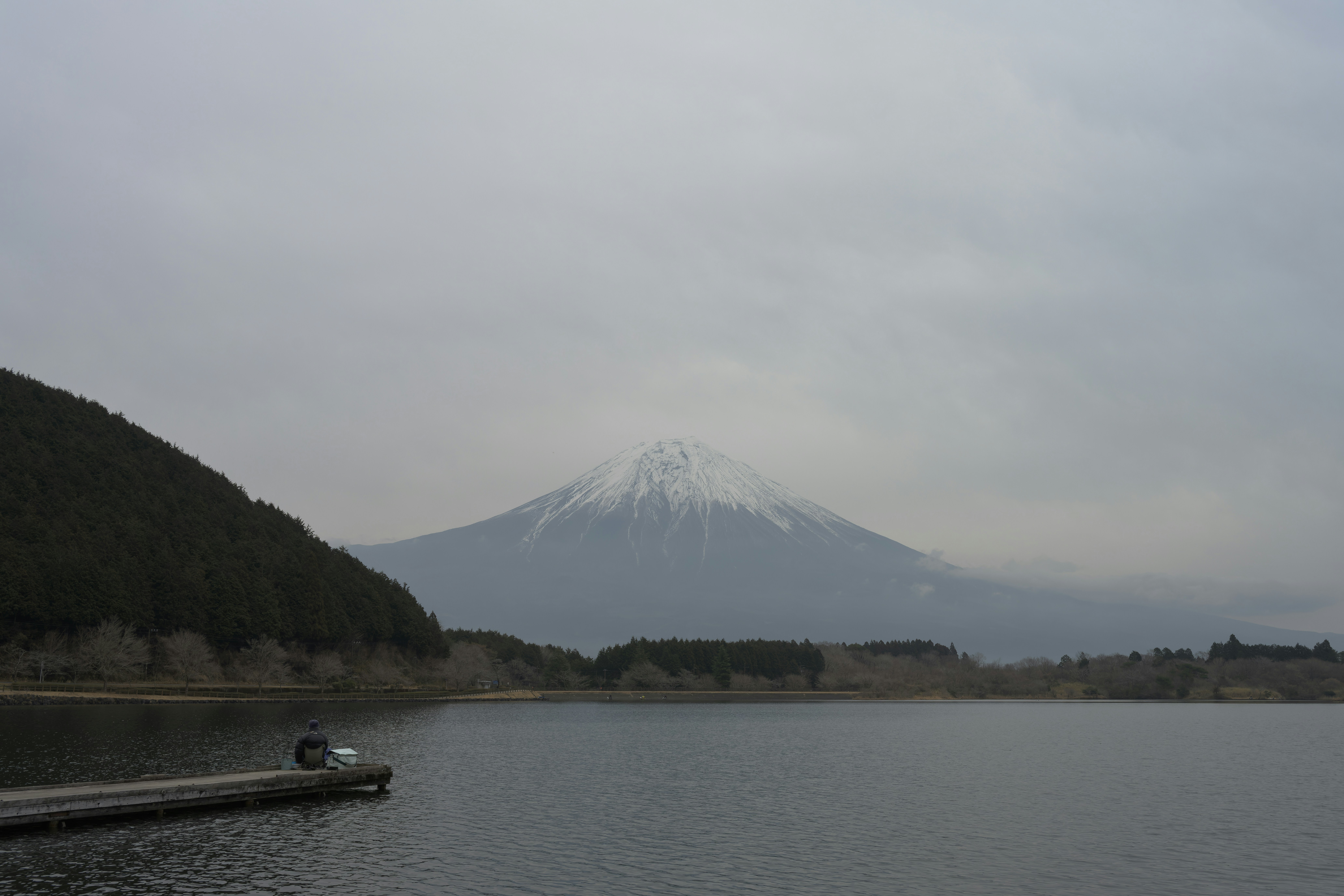 Mount fuji towers over a lake under a cloudy sky. photo – Free Human ...