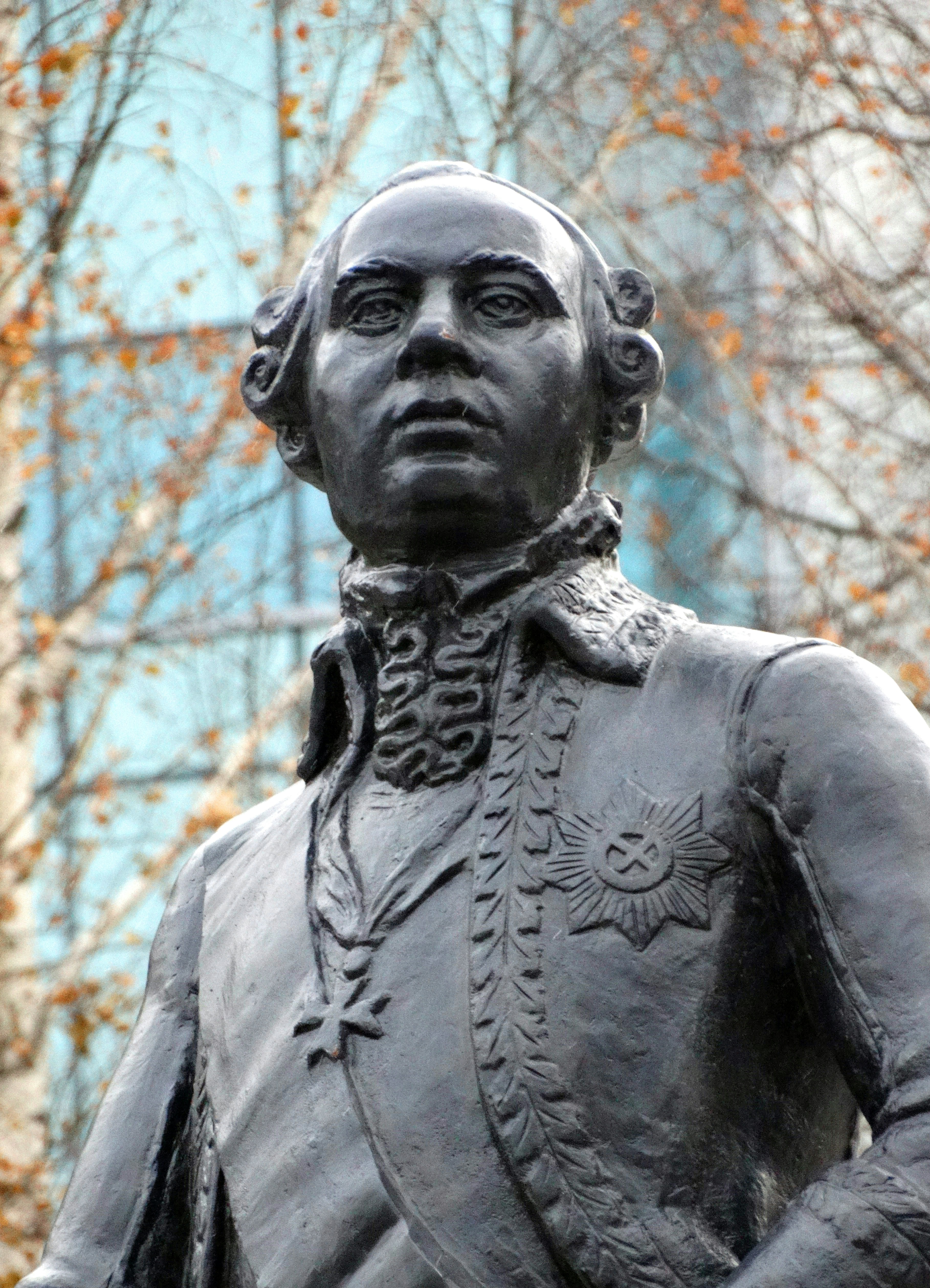 Statue of a man in formal attire. photo – Free Art Image on Unsplash