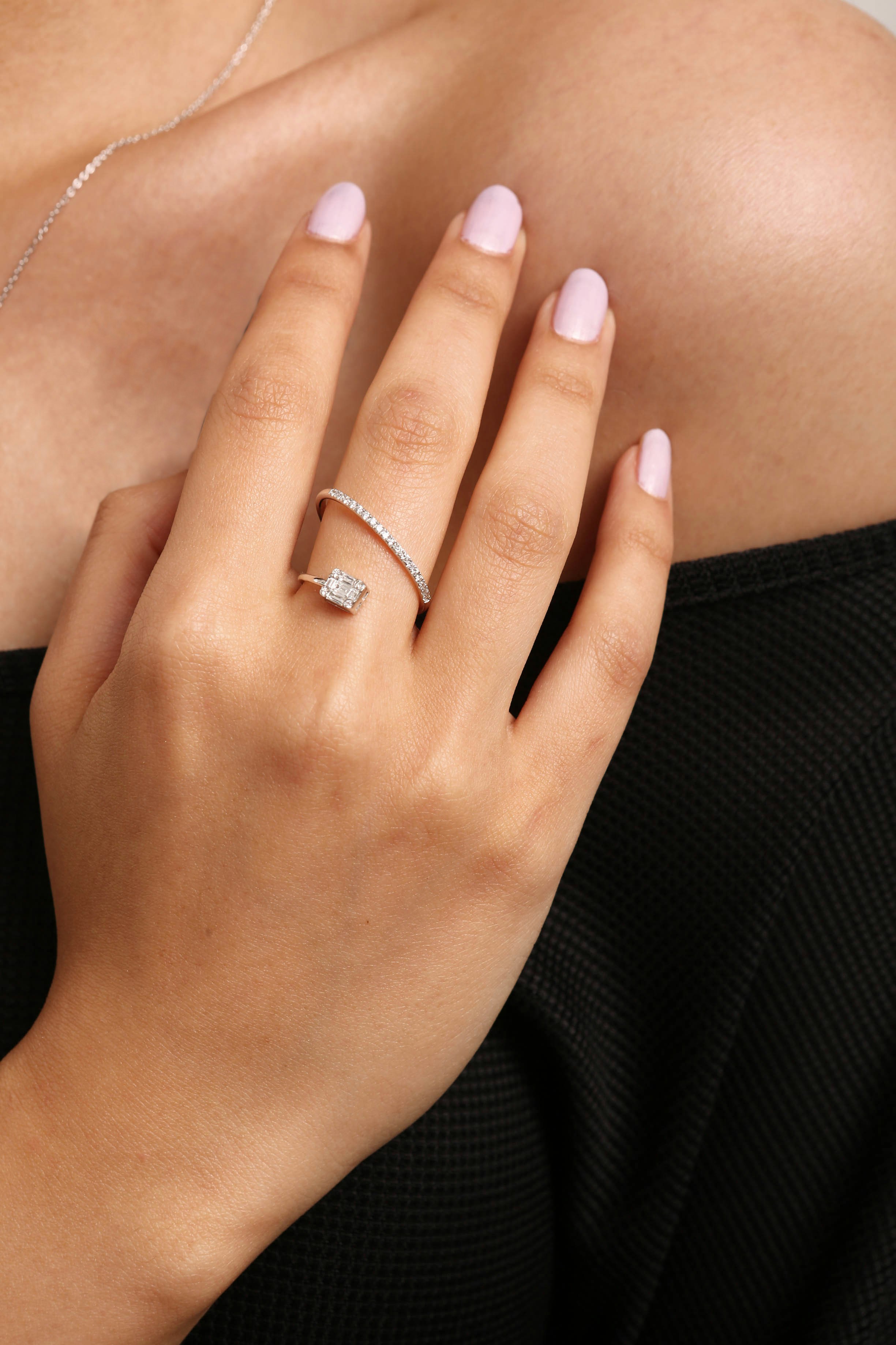 Elegant diamond ring on a woman's hand. photo – Free Hand Image on Unsplash