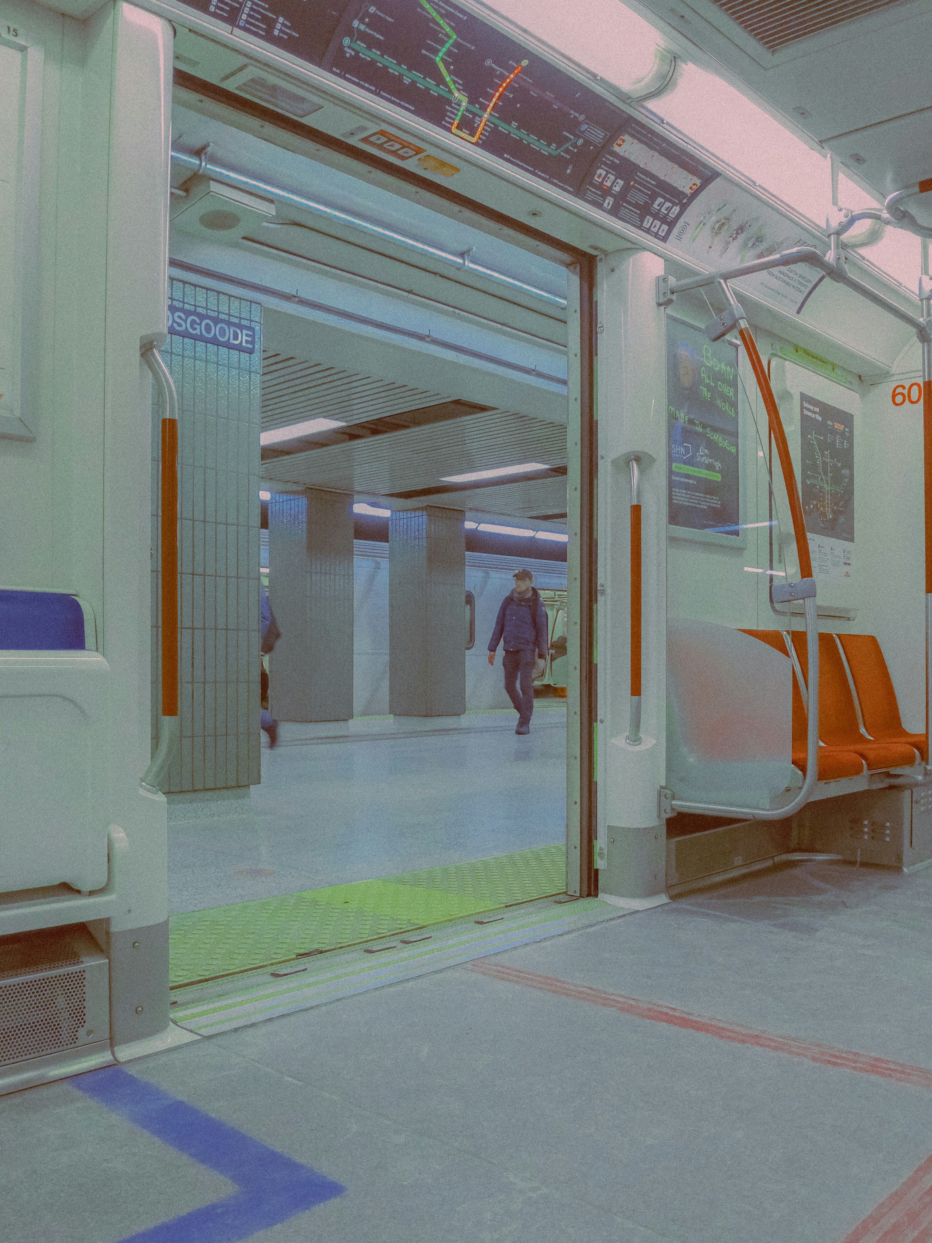 A subway train opens to an empty platform. photo – Free Building Image ...