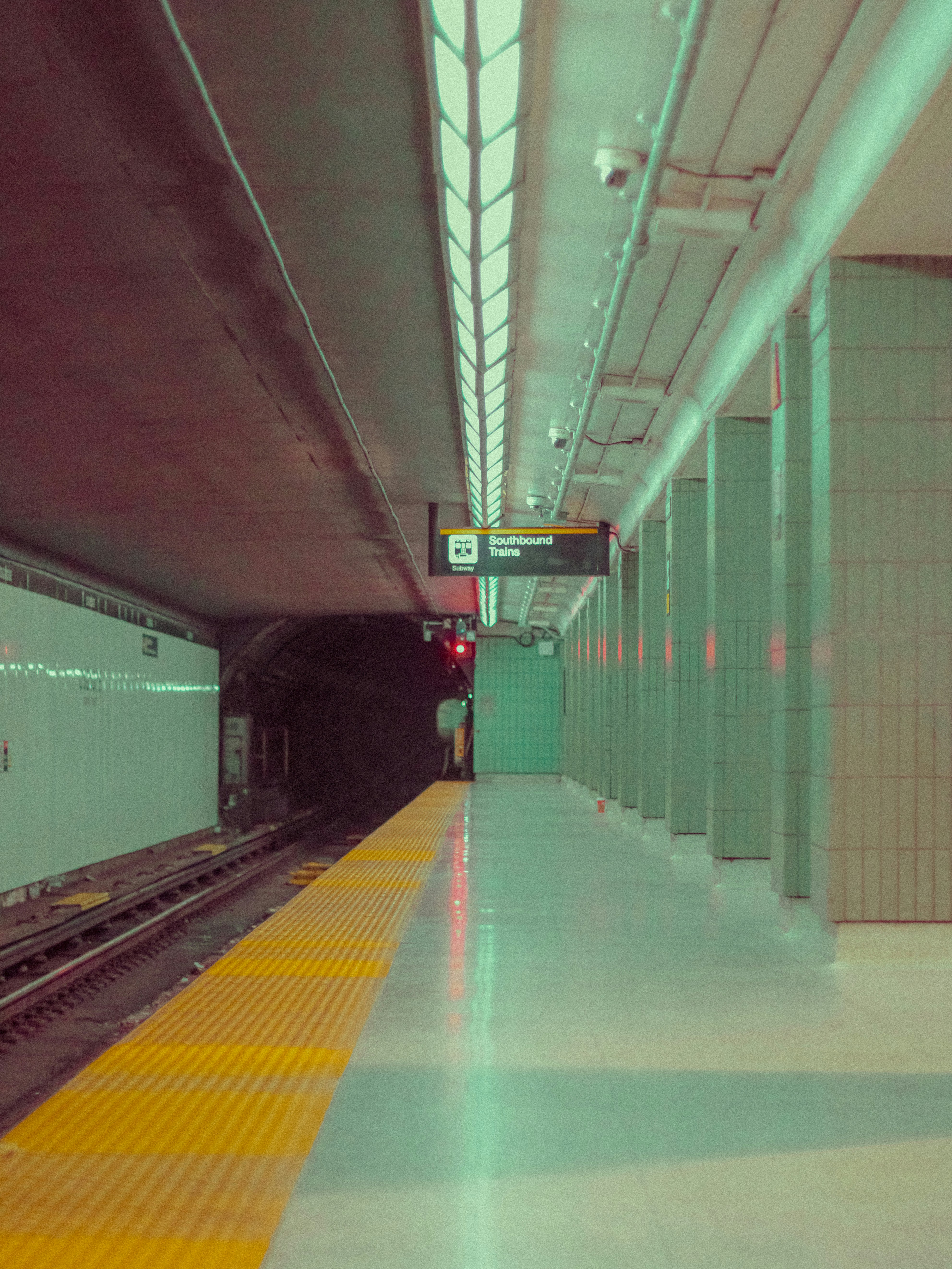 An empty subway platform, waiting for the train. photo – Free Train ...