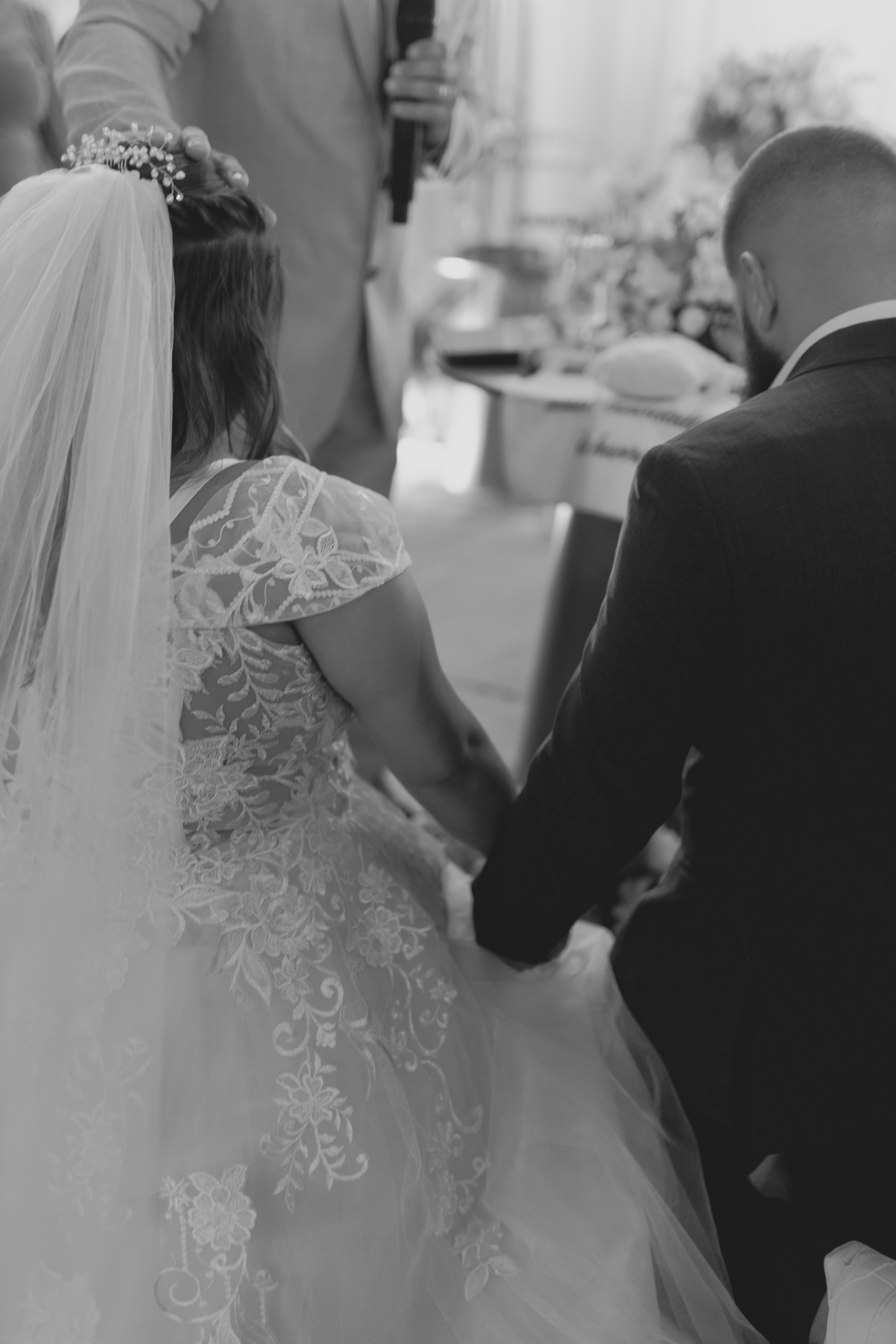 Bride and groom holding hands during their ceremony. photo – Free Woman ...