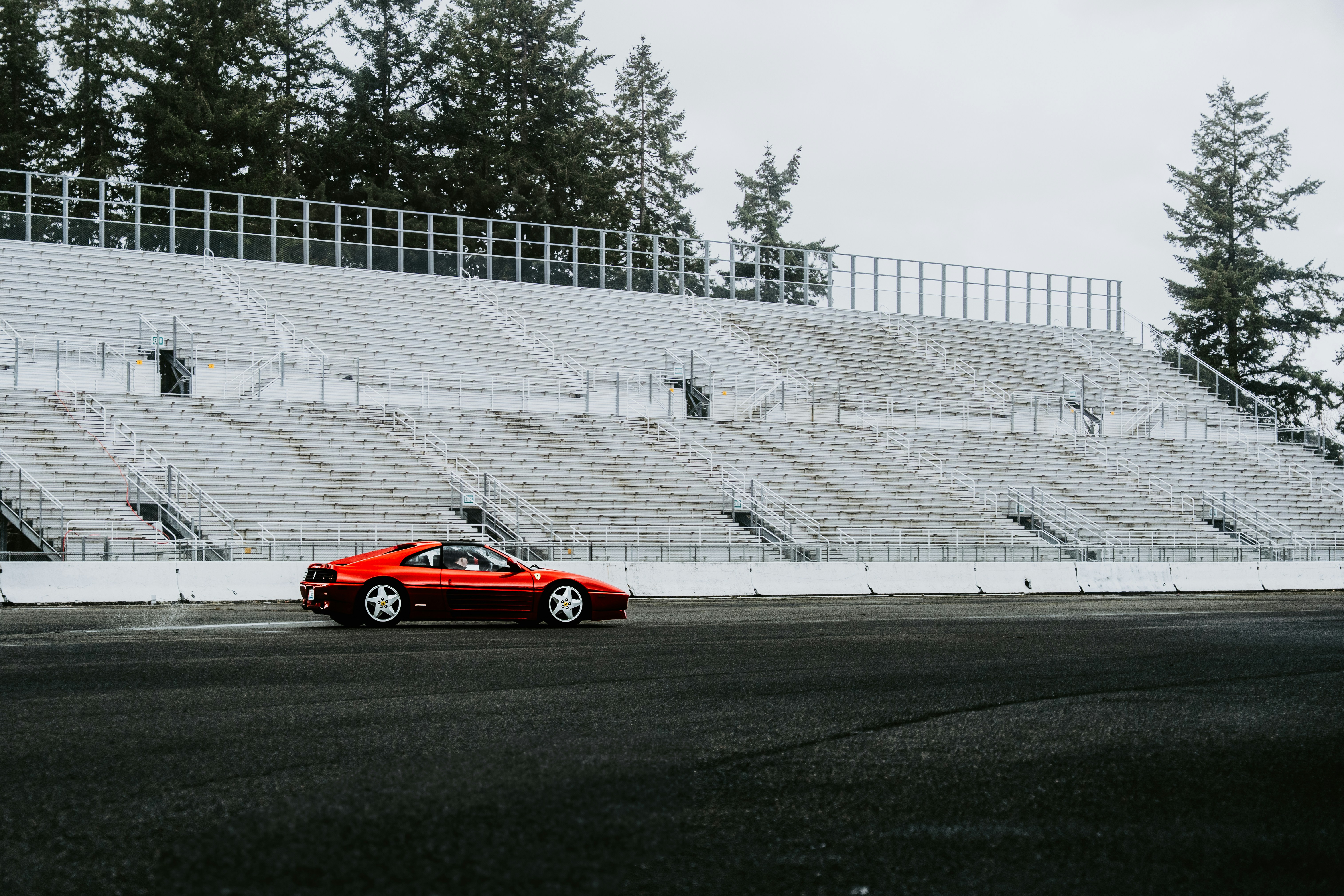 A red sports car races on the track. photo – Free Car Image on Unsplash
