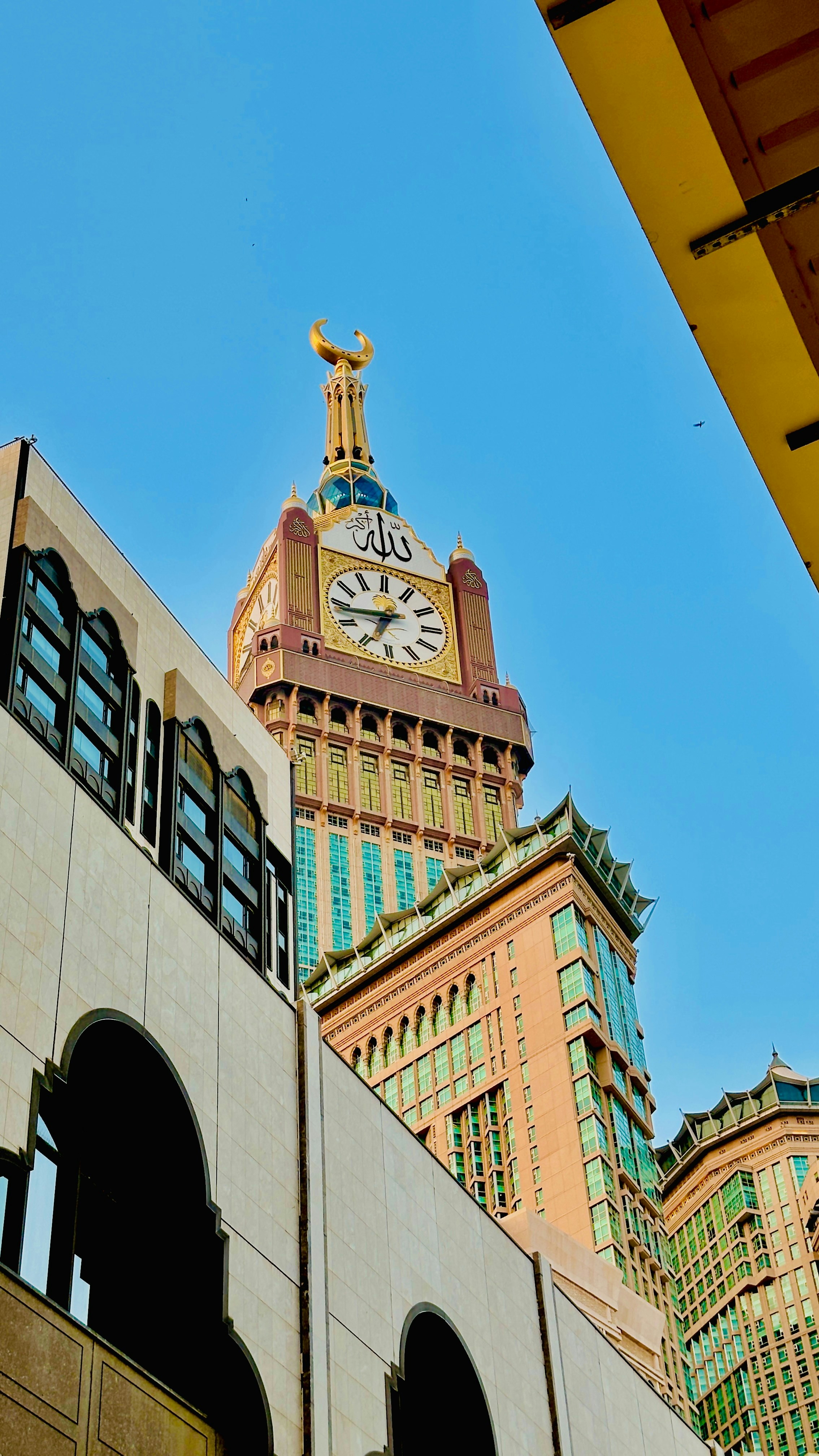 A clock tower in mecca, saudi arabia. photo – Free Urban Image on Unsplash