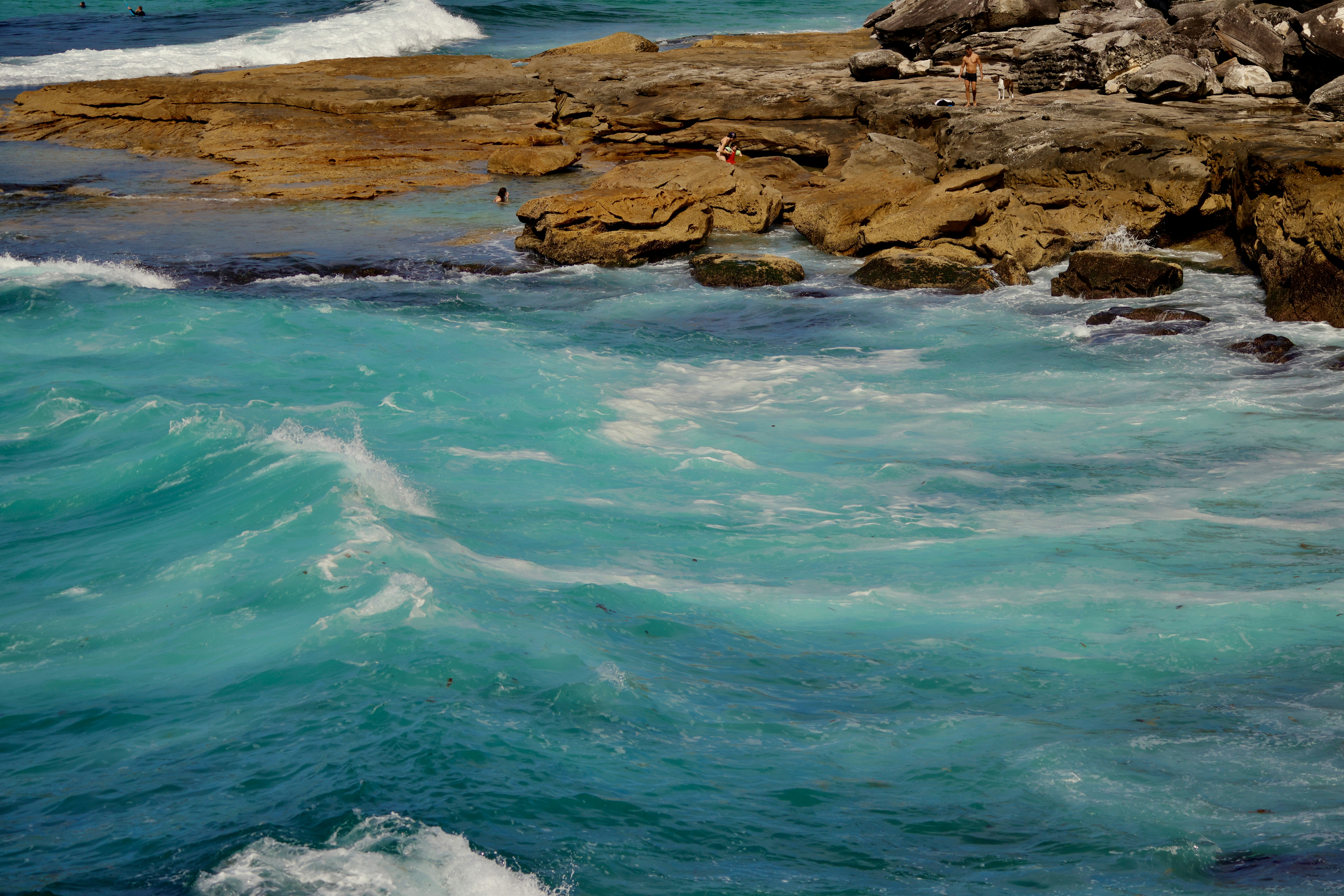 Turquoise water crashes against rocky cliffs. photo – Free Beach Image ...