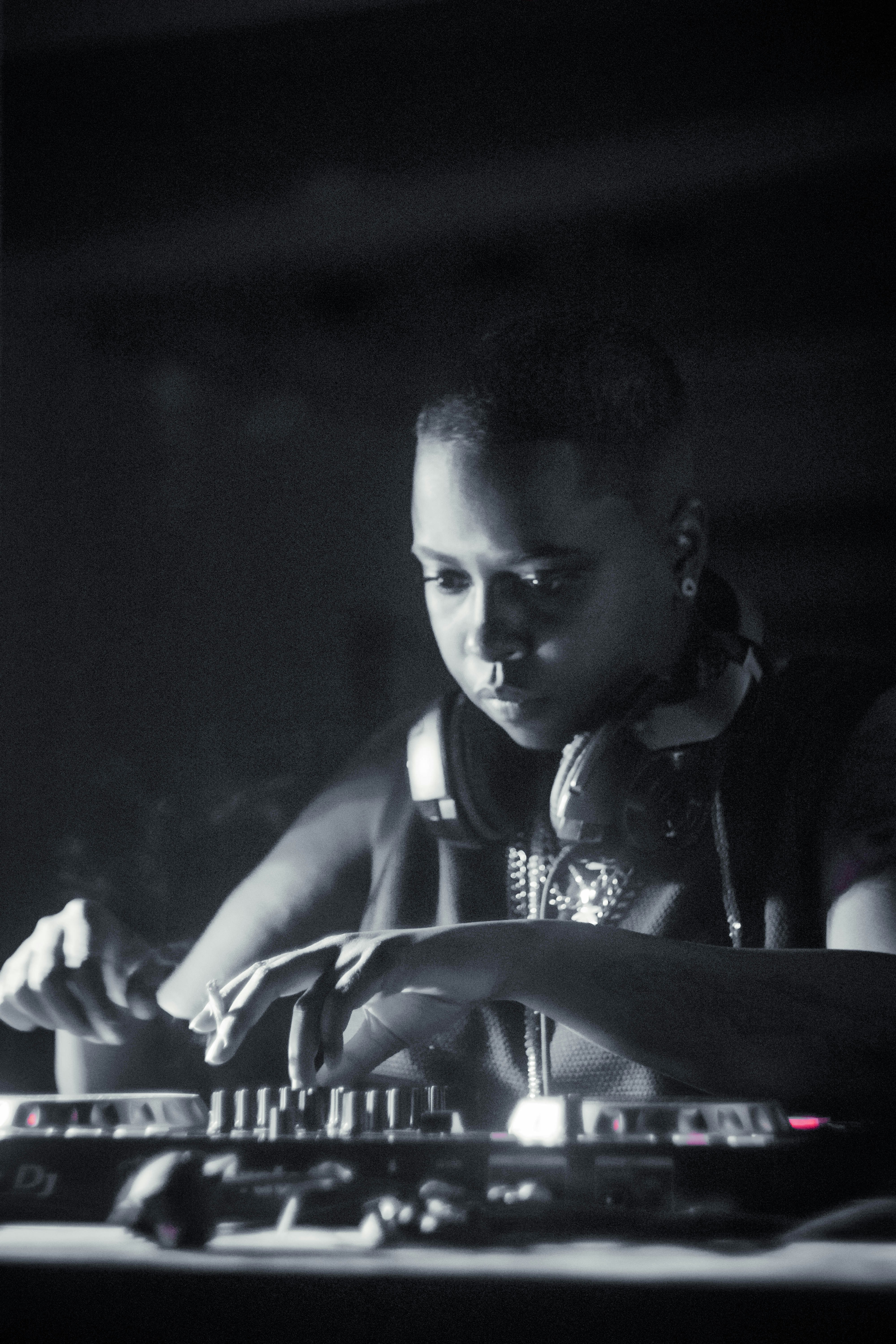 Noir Pulse at the Deck: A DJ Deep in Focus