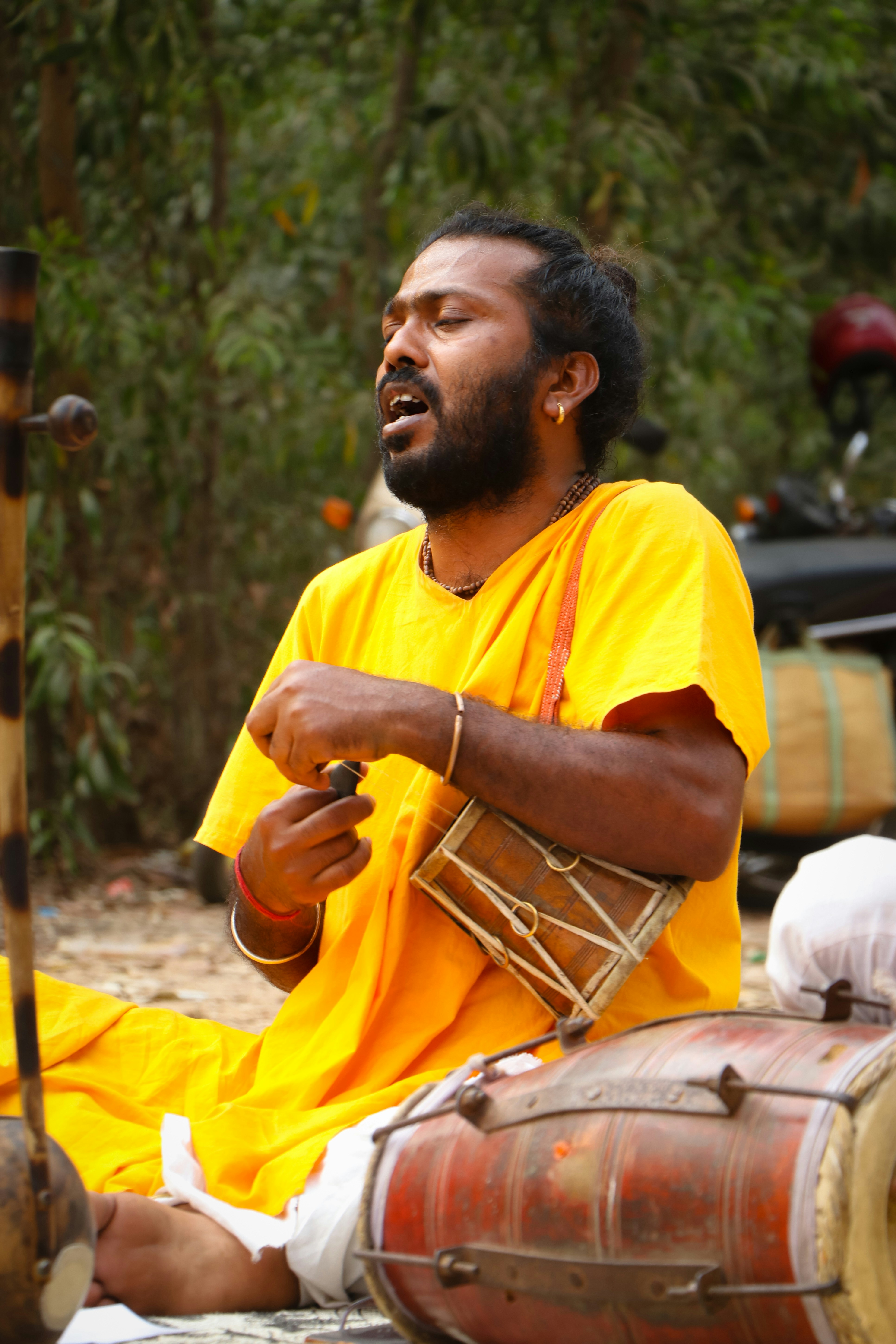 A musician plays a traditional indian instrument. photo – Free Man ...