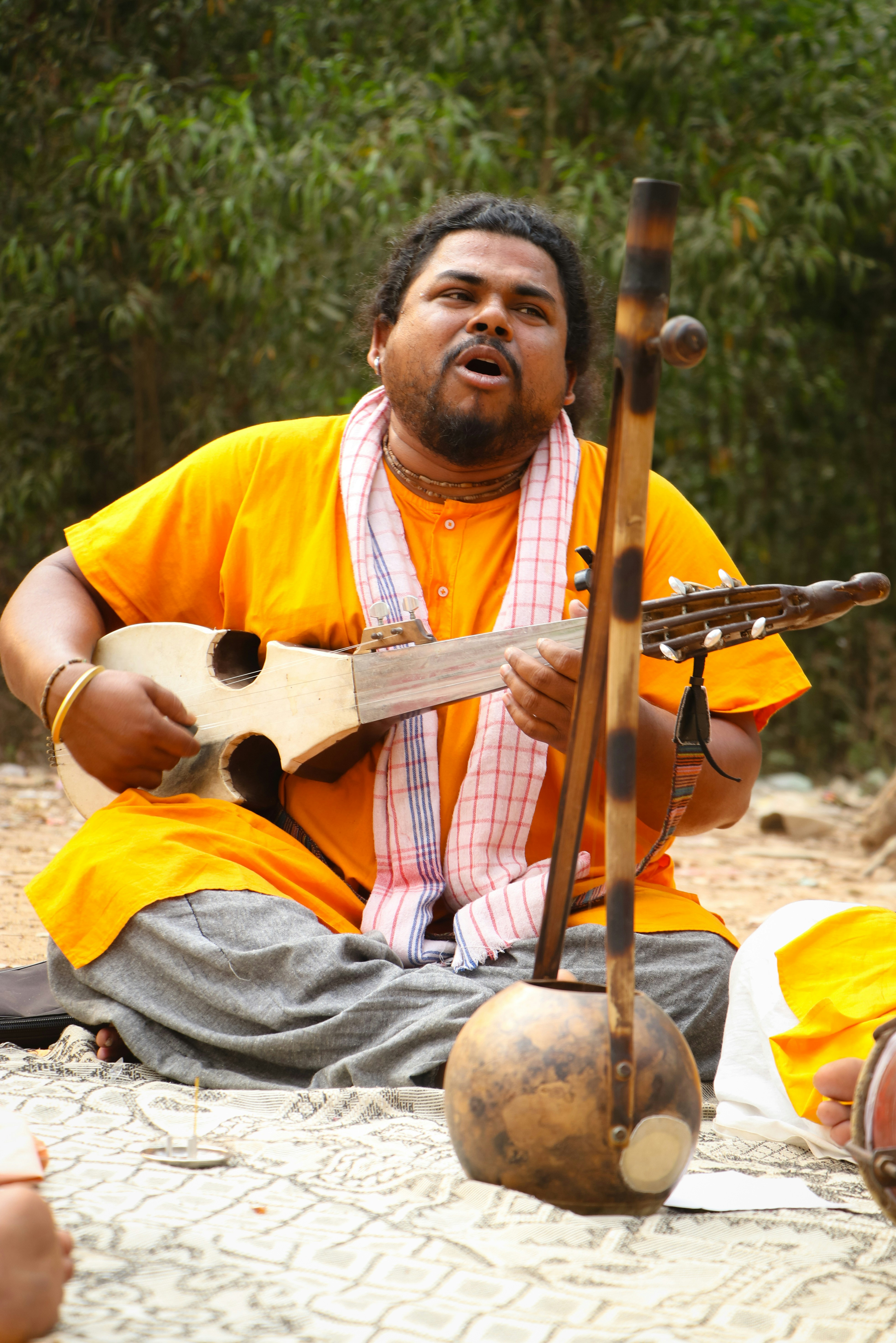 A musician plays a traditional string instrument. photo – Free Man ...