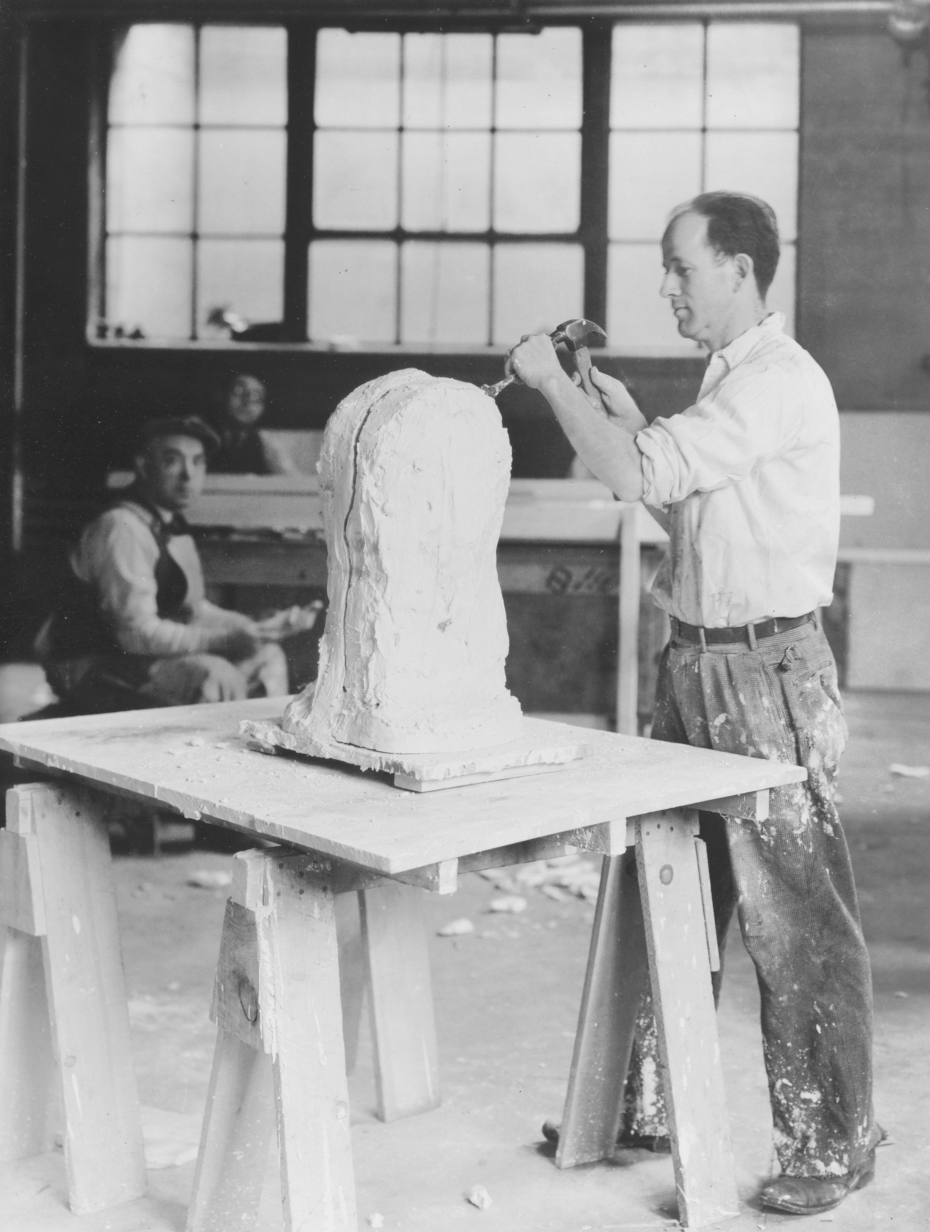 A sculptor is working on a plaster sculpture. photo – Free Man Image on ...