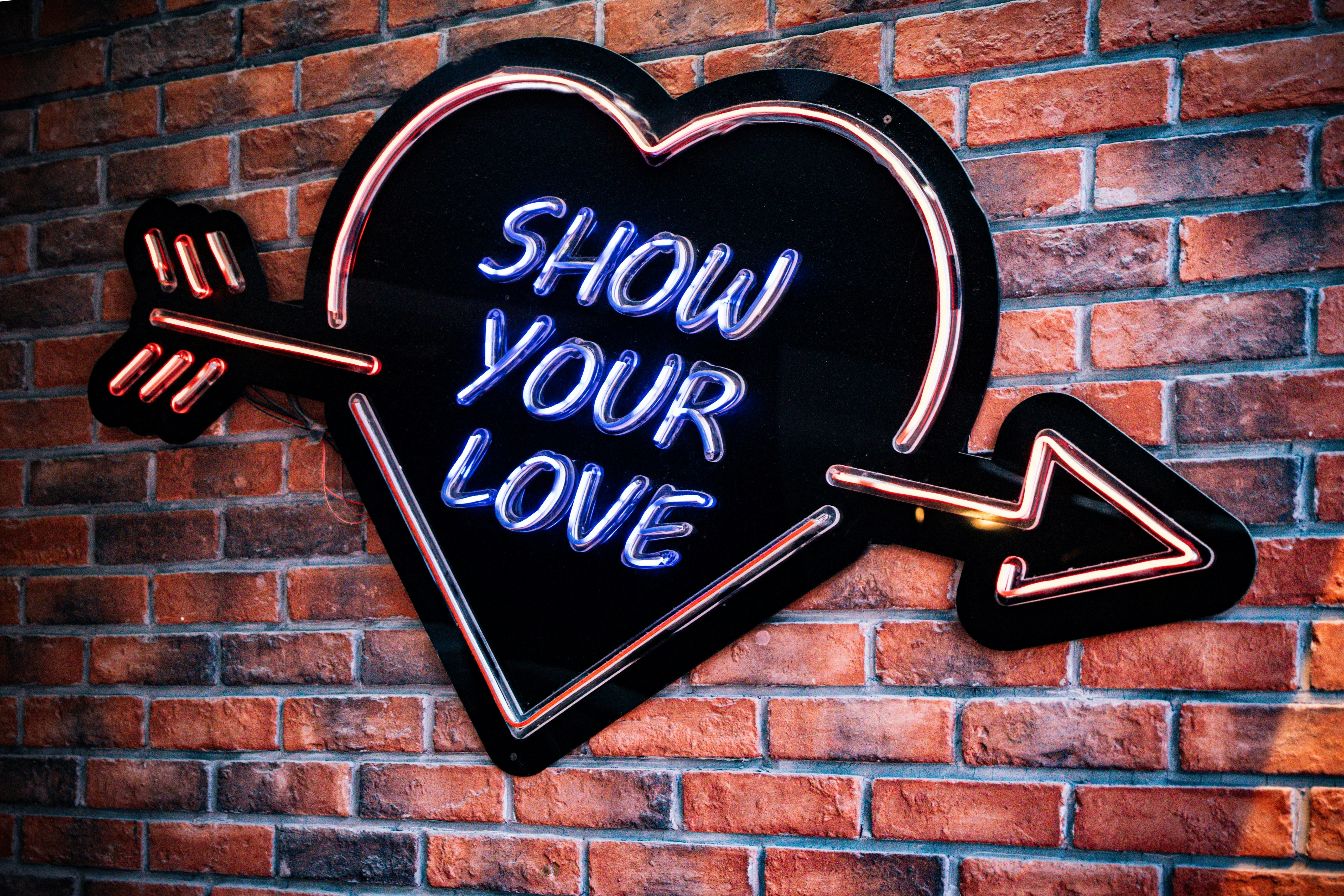 Show your love neon sign | A neon heart says "show your love."