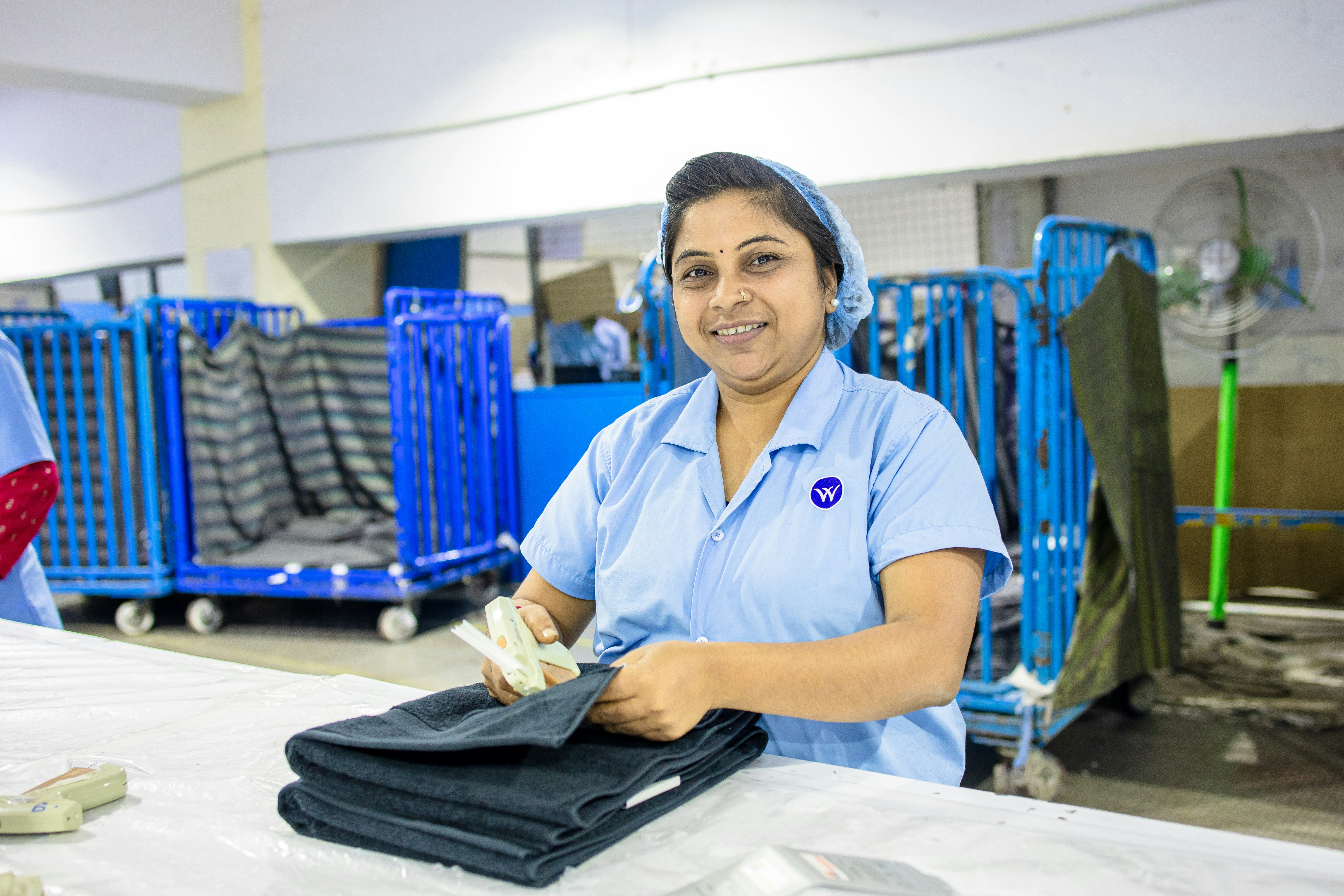 Woman folds clothing at a factory. photo – Free Worker Image on Unsplash