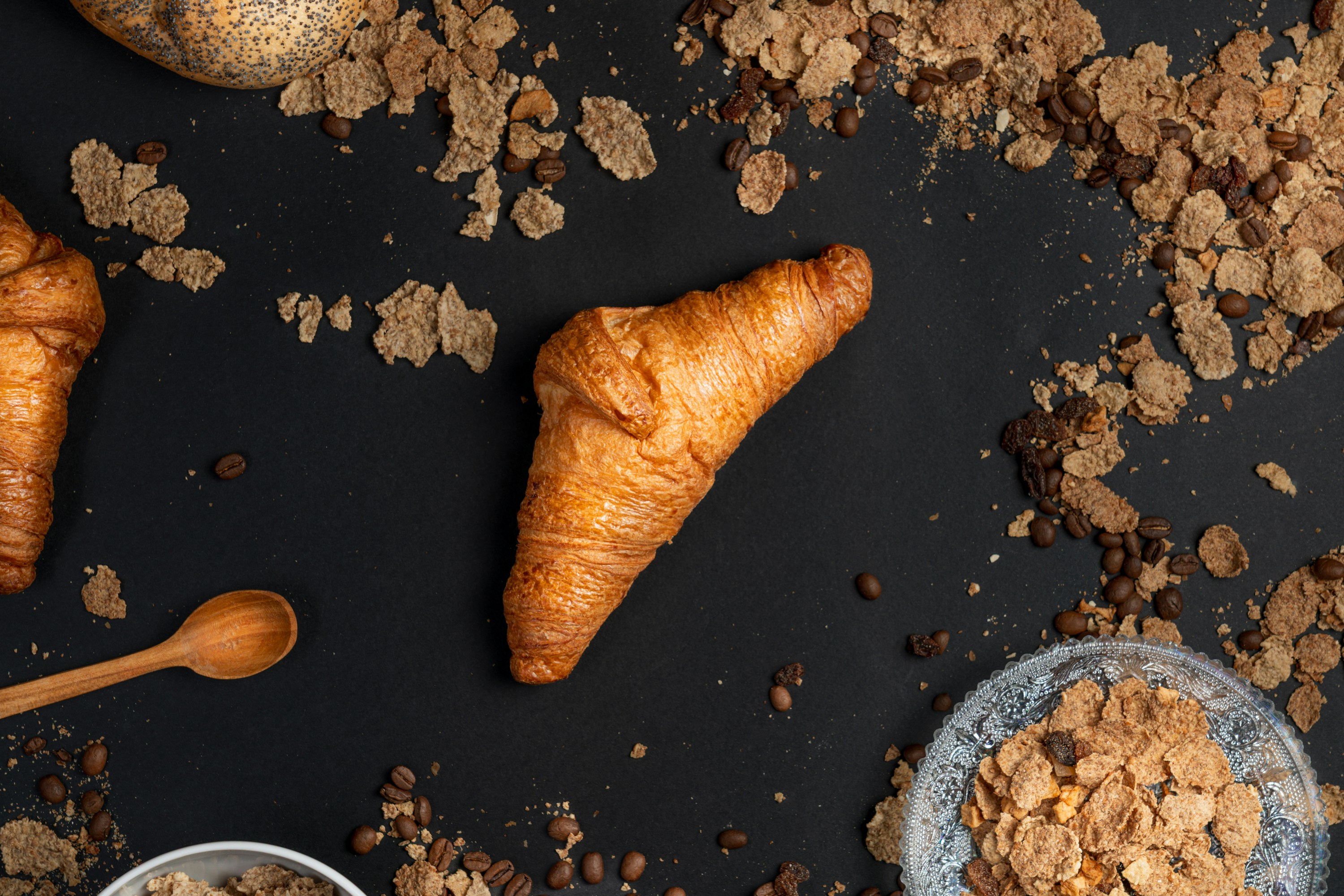 Noir Studio Croissant: Golden Arc Centered on Cocoa Crumbs