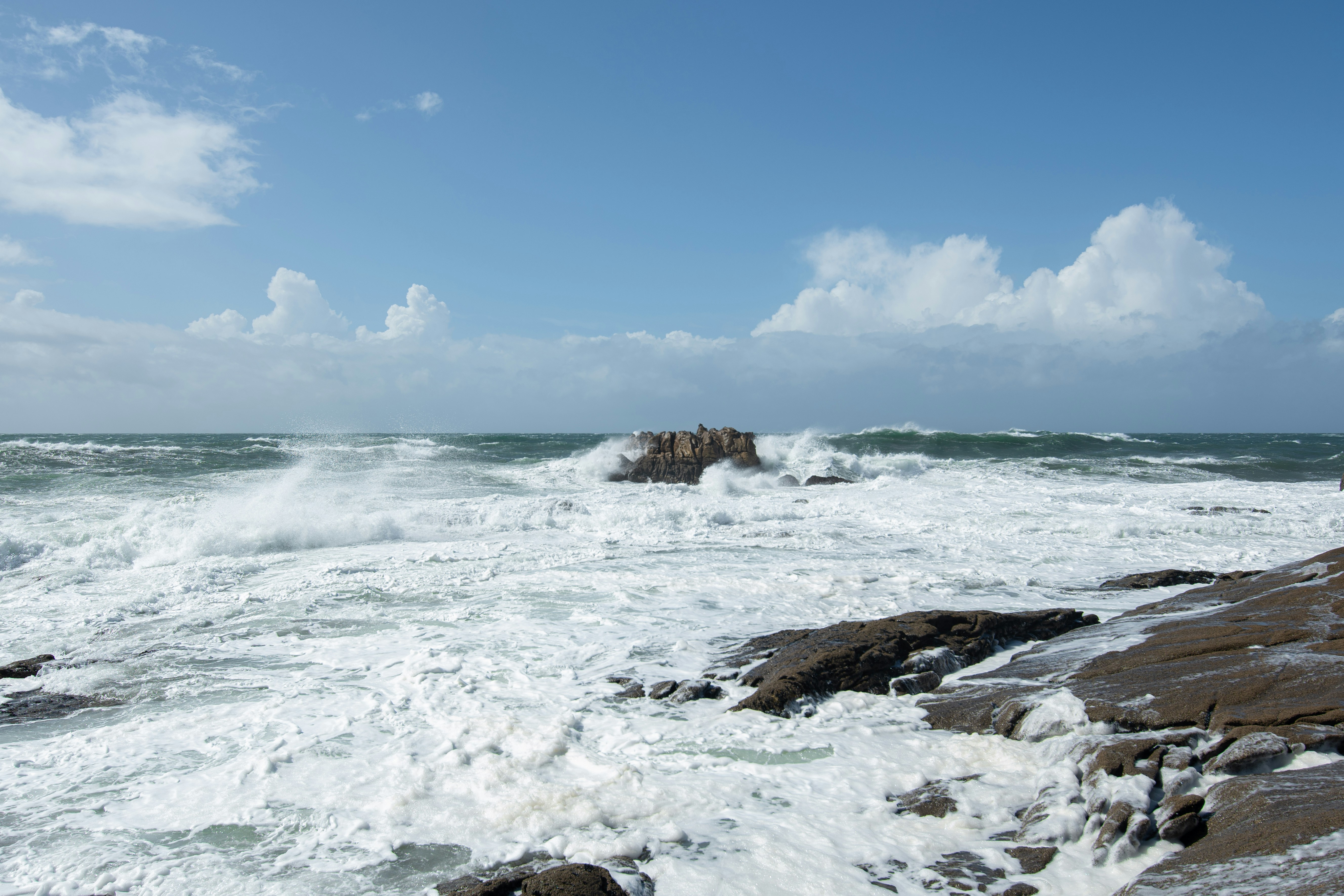 Rough ocean waves crash against the rocky shore. photo – Free Sea Image ...