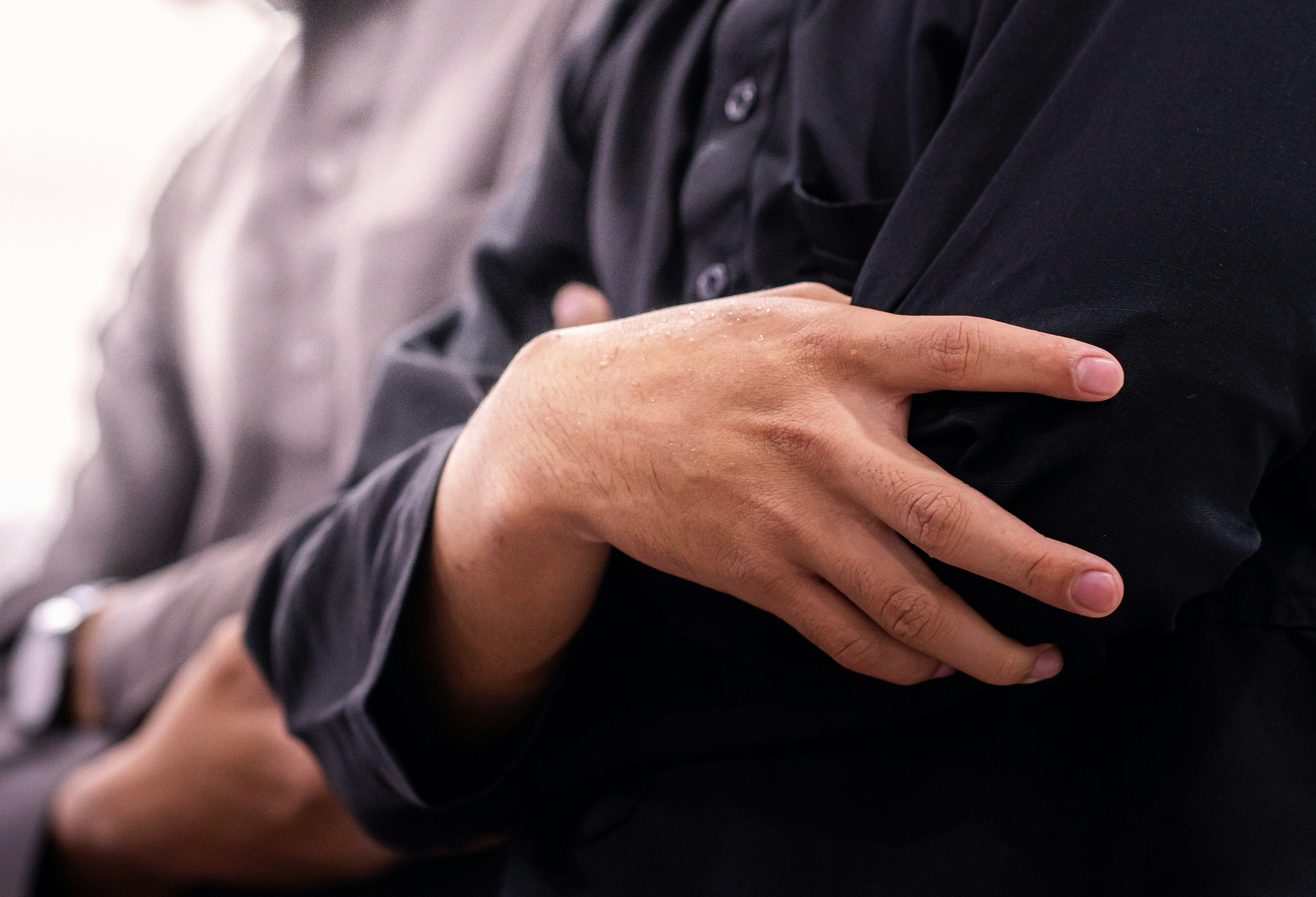 Hands folded over each other. photo – Free Man Image on Unsplash
