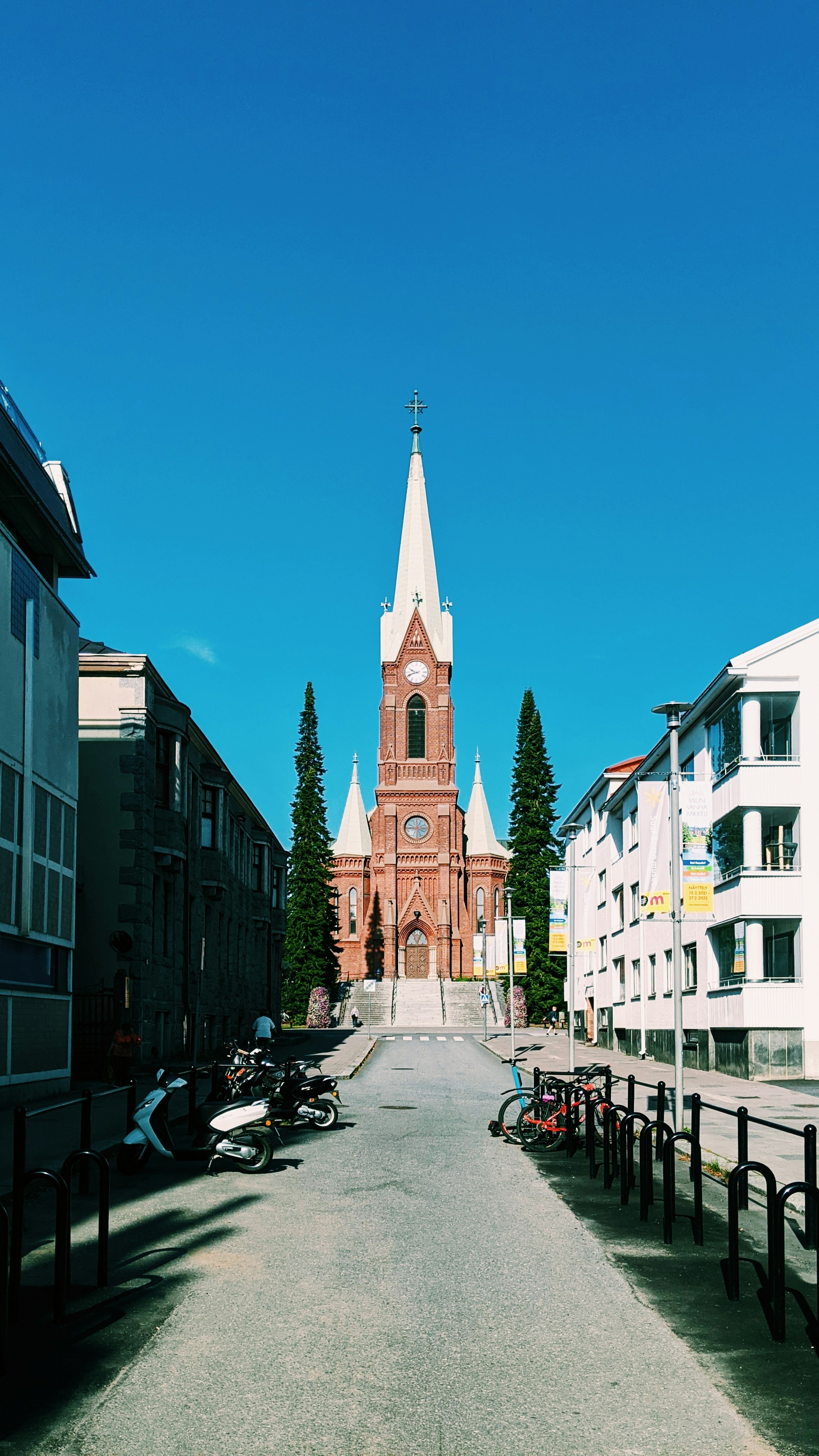 A church is centered at the end of a street. photo – Free Church Image ...
