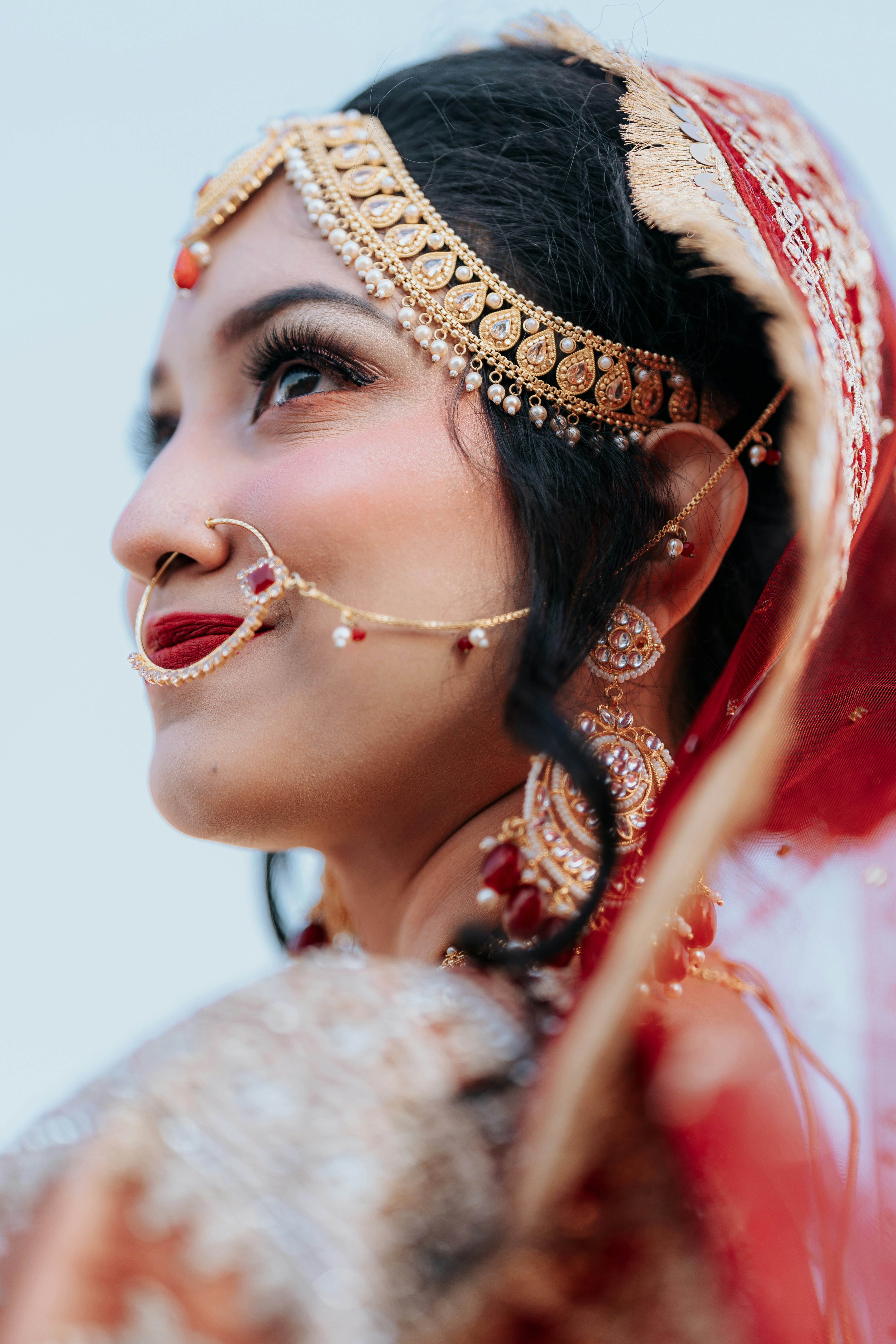 A beautiful bride adorned in traditional wedding attire. photo – Free ...