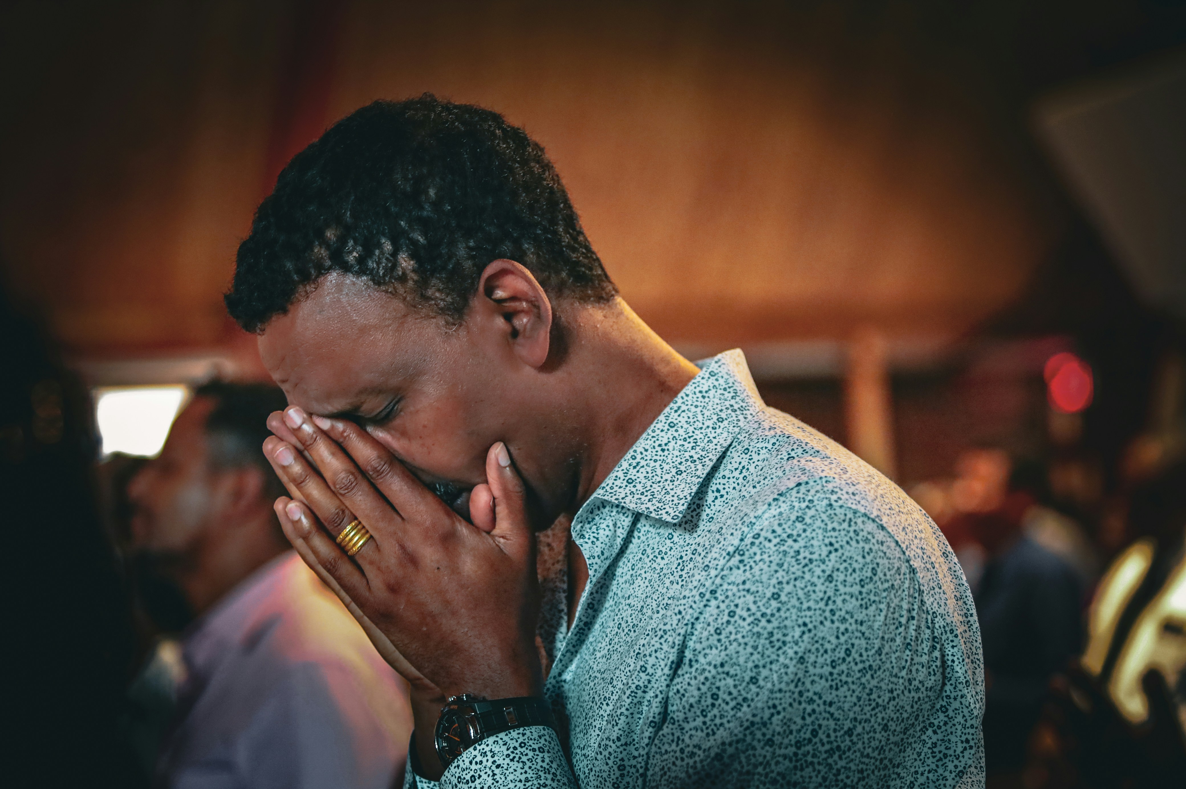 A man is praying with his hands. photo – Free Prayer Image on Unsplash