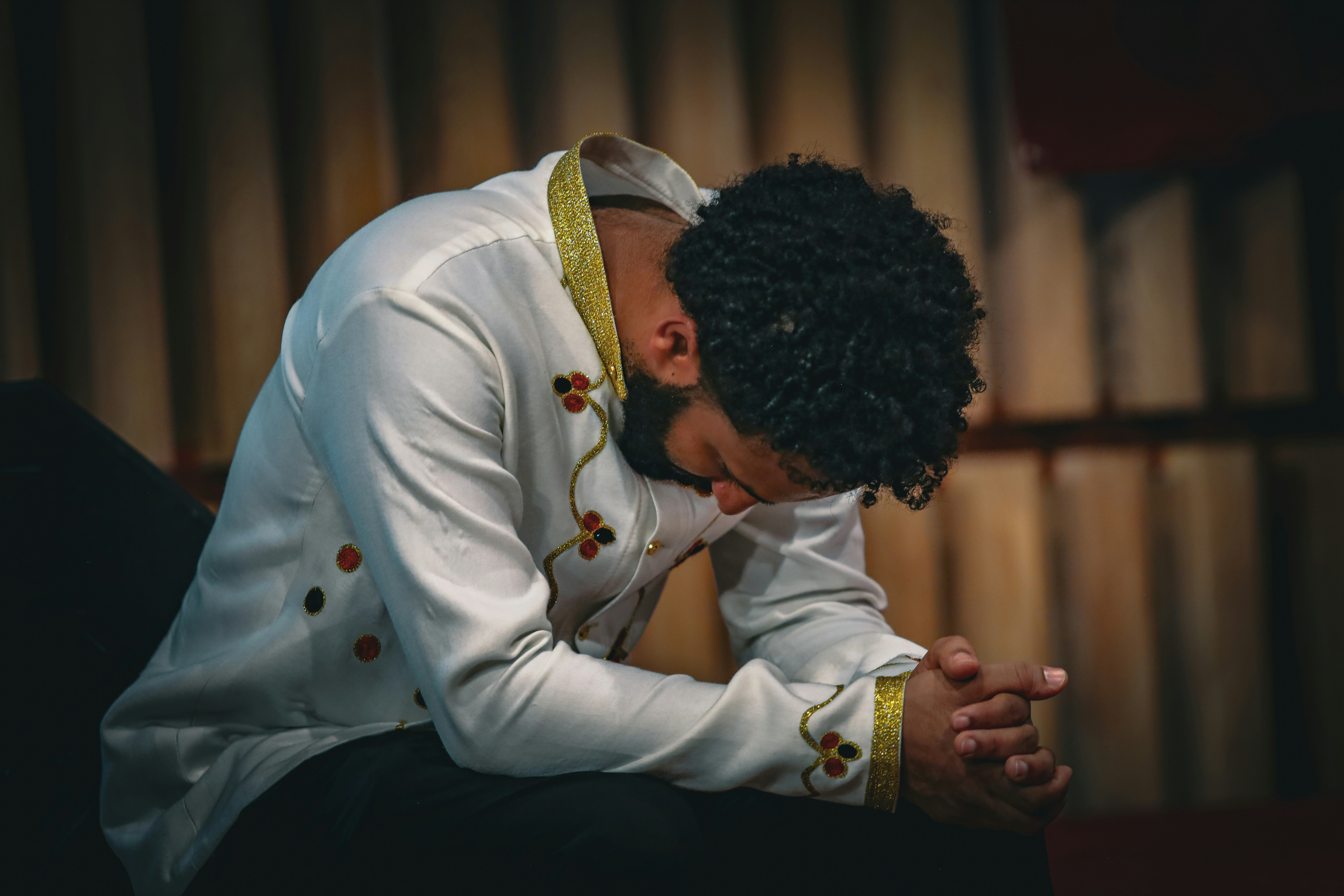 Man bows head in prayer. photo – Free Prayer Image on Unsplash