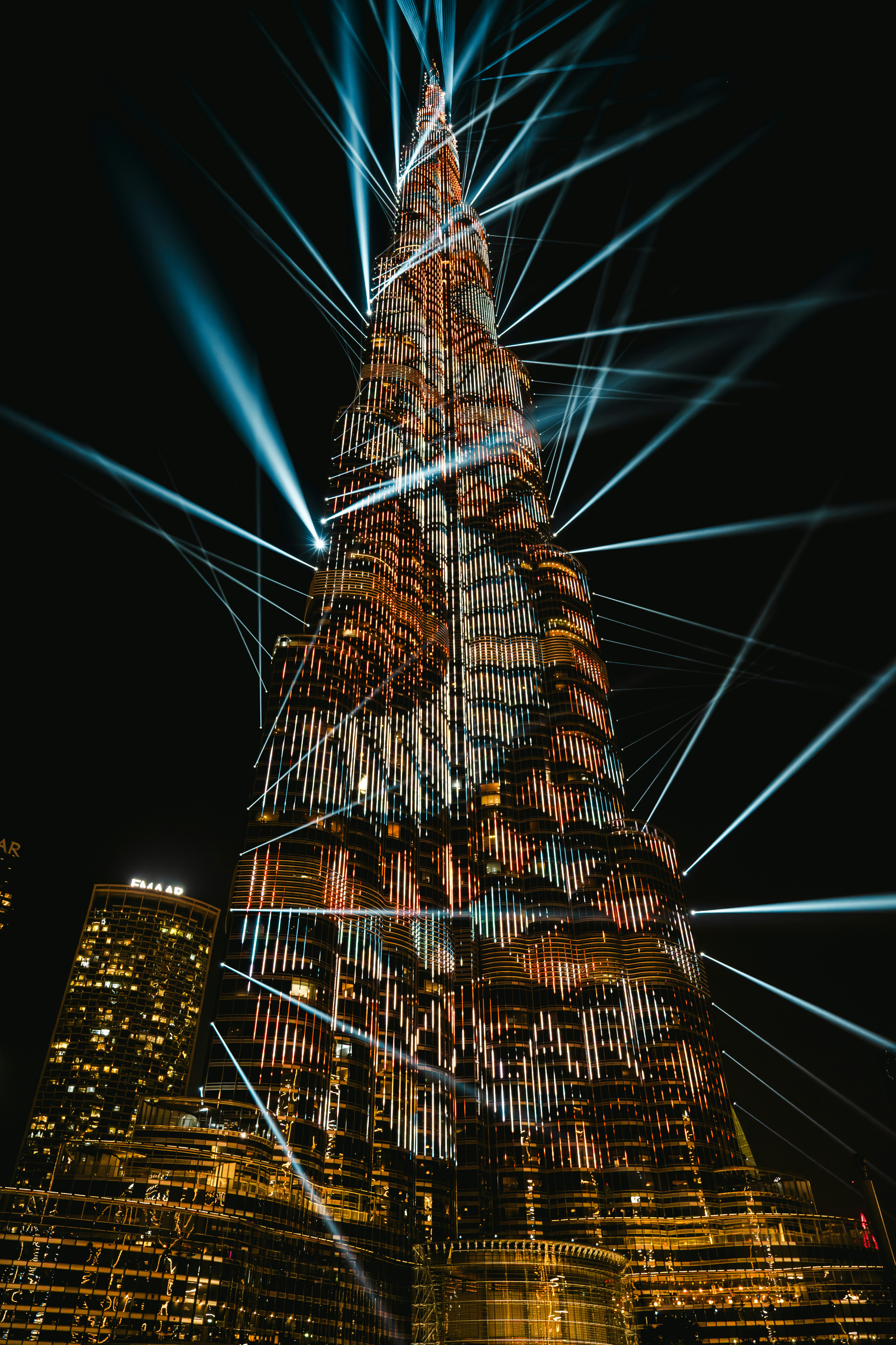Illuminated Majesty: A Towering Spectacle