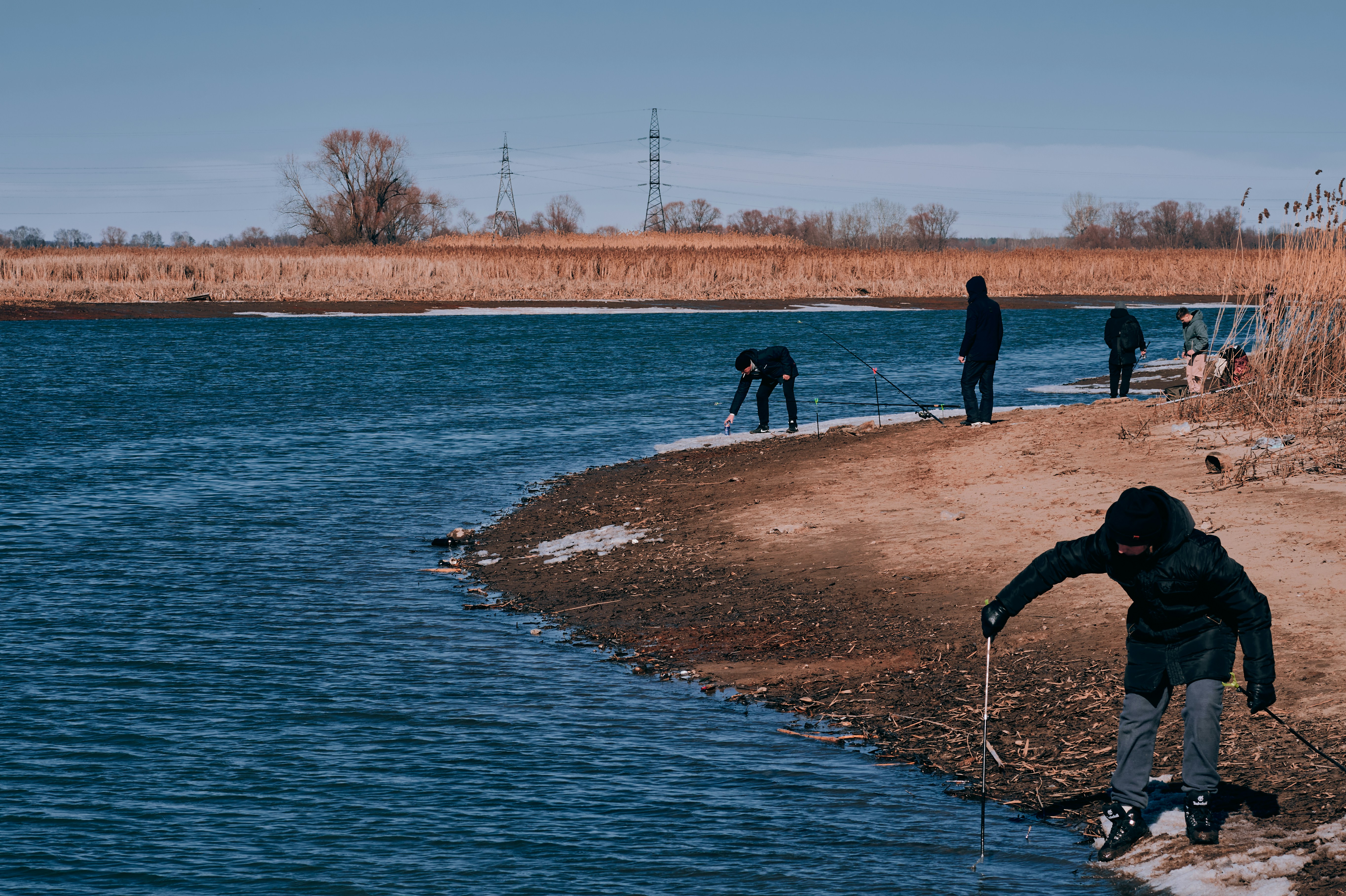 People are walking along a lakeside path. photo – Free Photo Image on ...