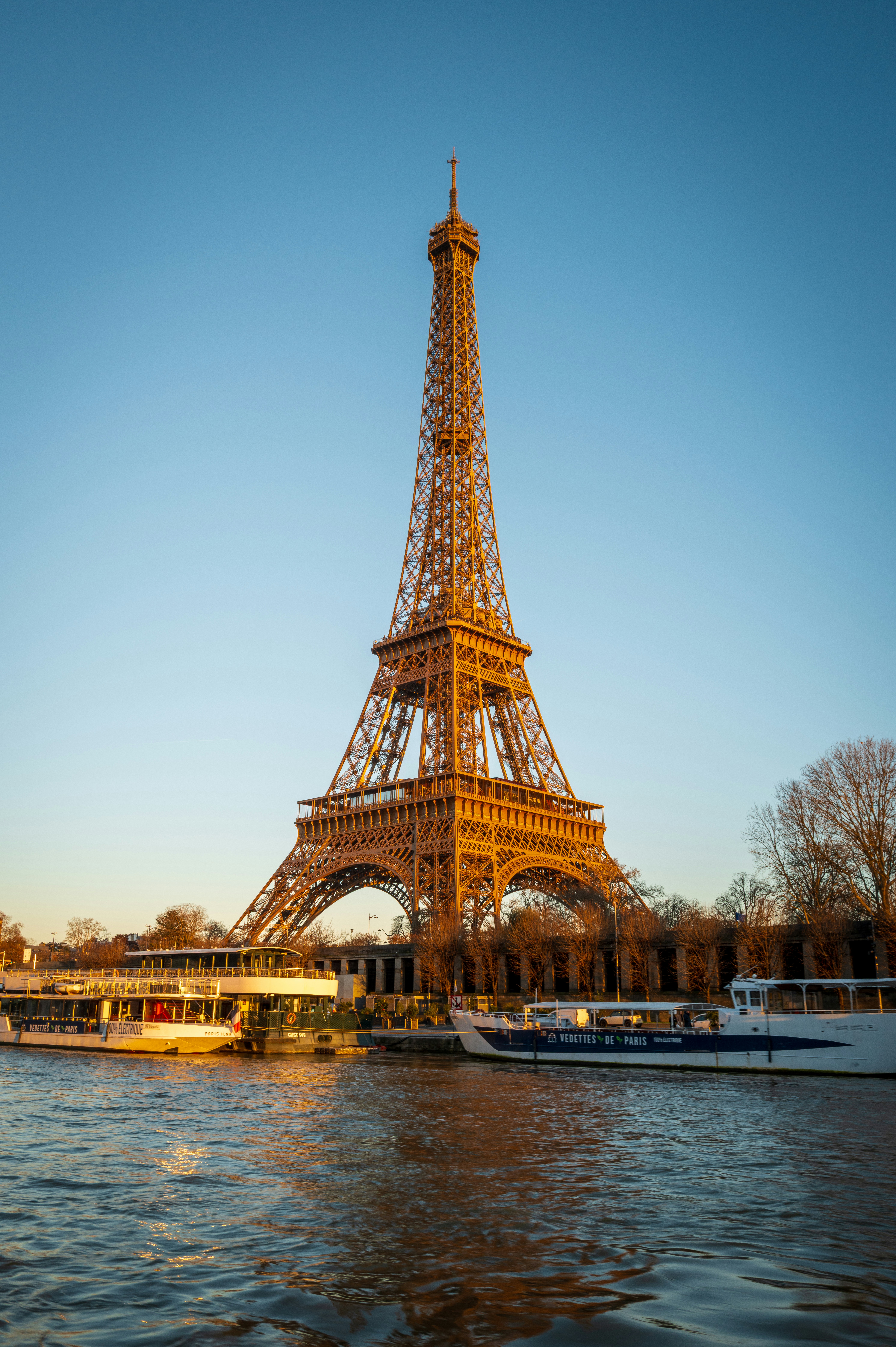 The eiffel tower stands tall over the seine. photo – Free Human Image ...