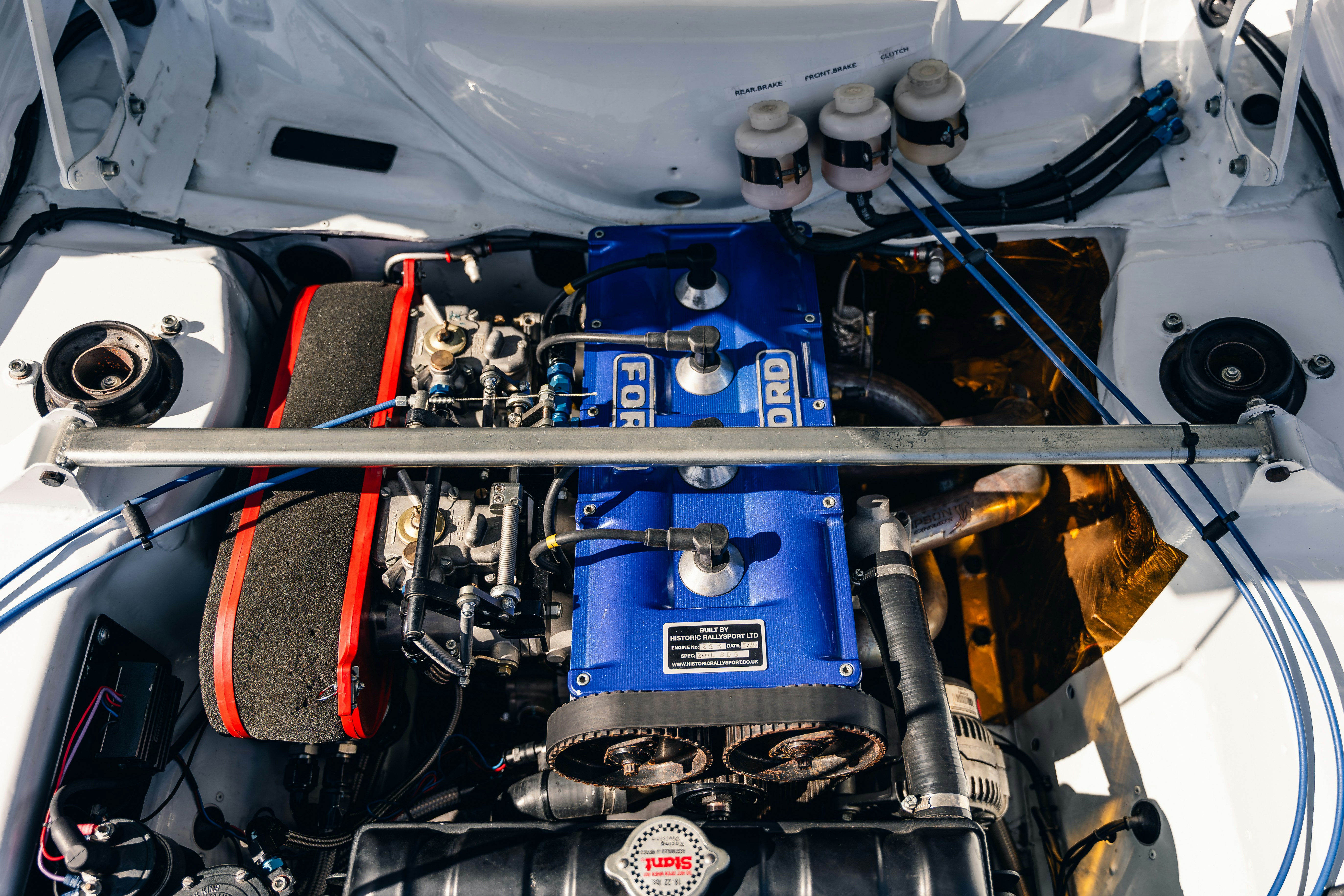 Ford engine bay with blue covers. photo – Free Garage Image on Unsplash