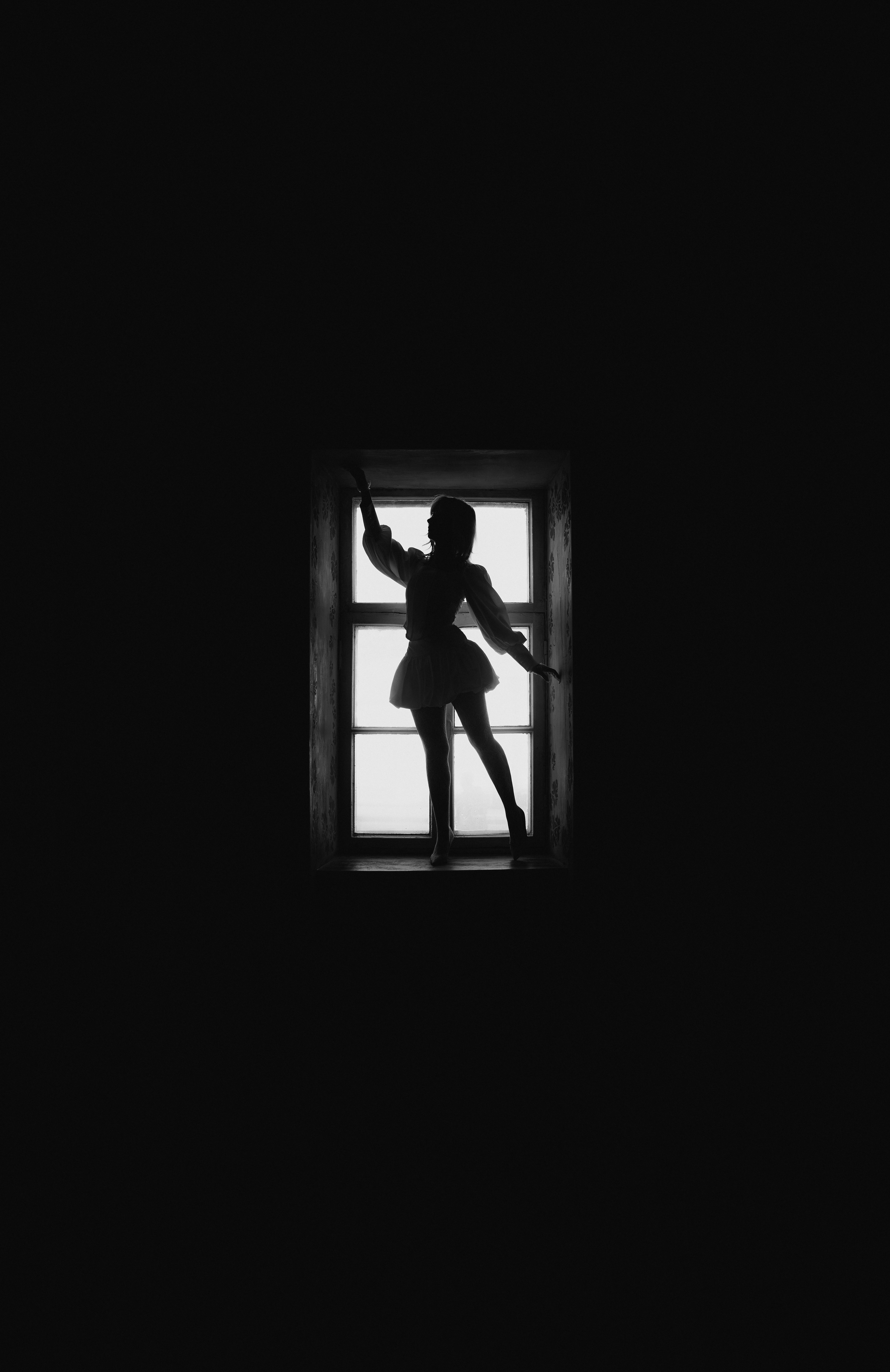 A ballerina poses gracefully in a window. photo – Free Girl Image on Unsplash