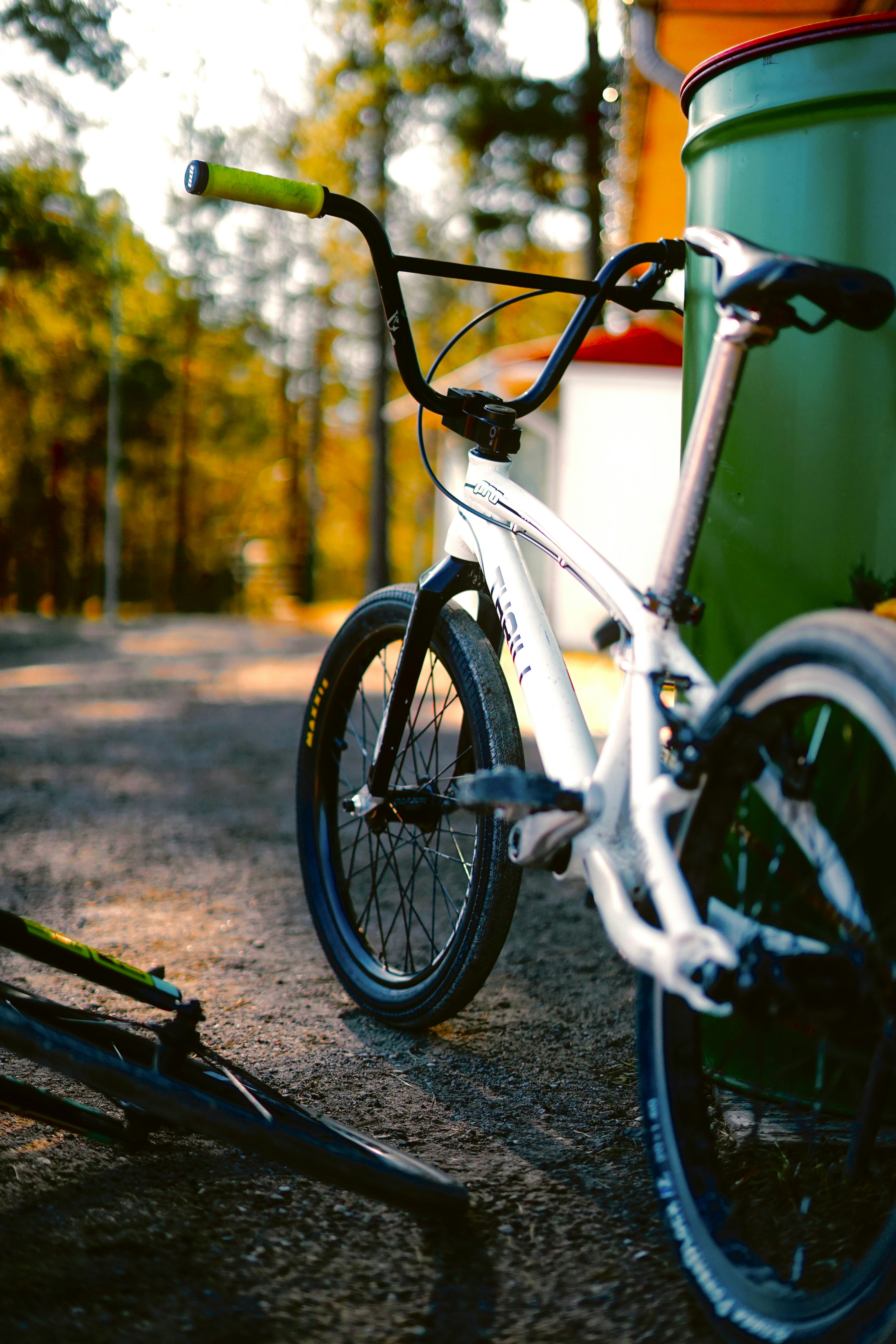 A white bmx bike stands ready outdoors. photo – Free Bike Image on Unsplash