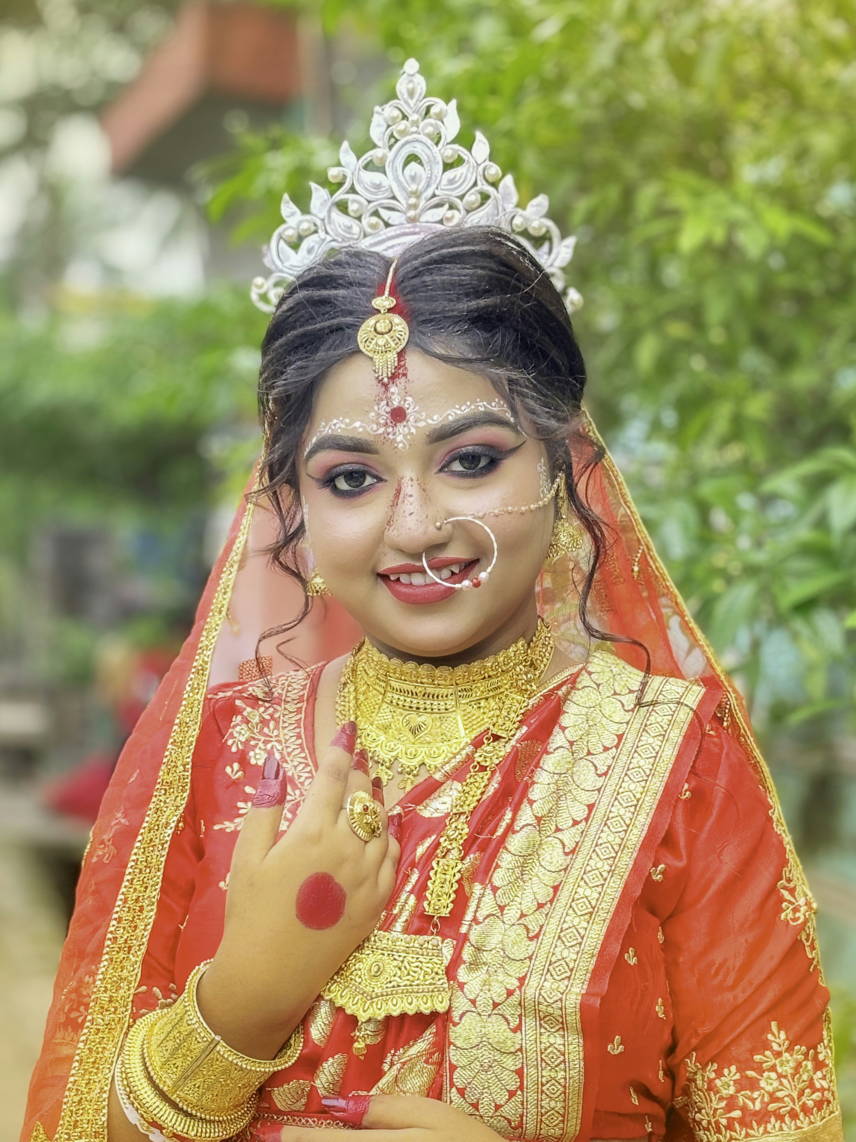 A beautiful bride is ready for her wedding. photo – Free Fashion Image ...