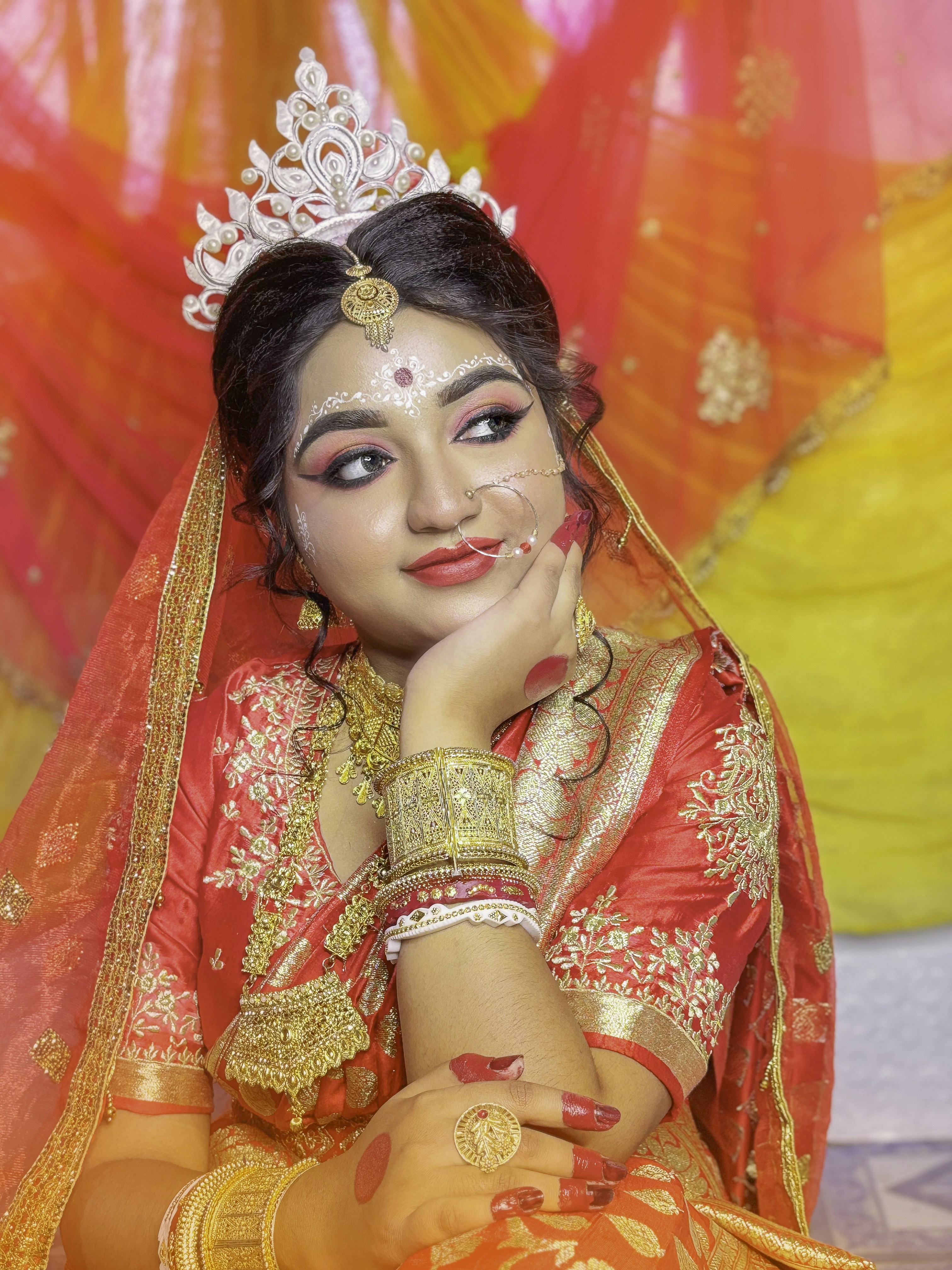 A beautiful bride poses for a portrait. photo – Free Fashion Image on ...