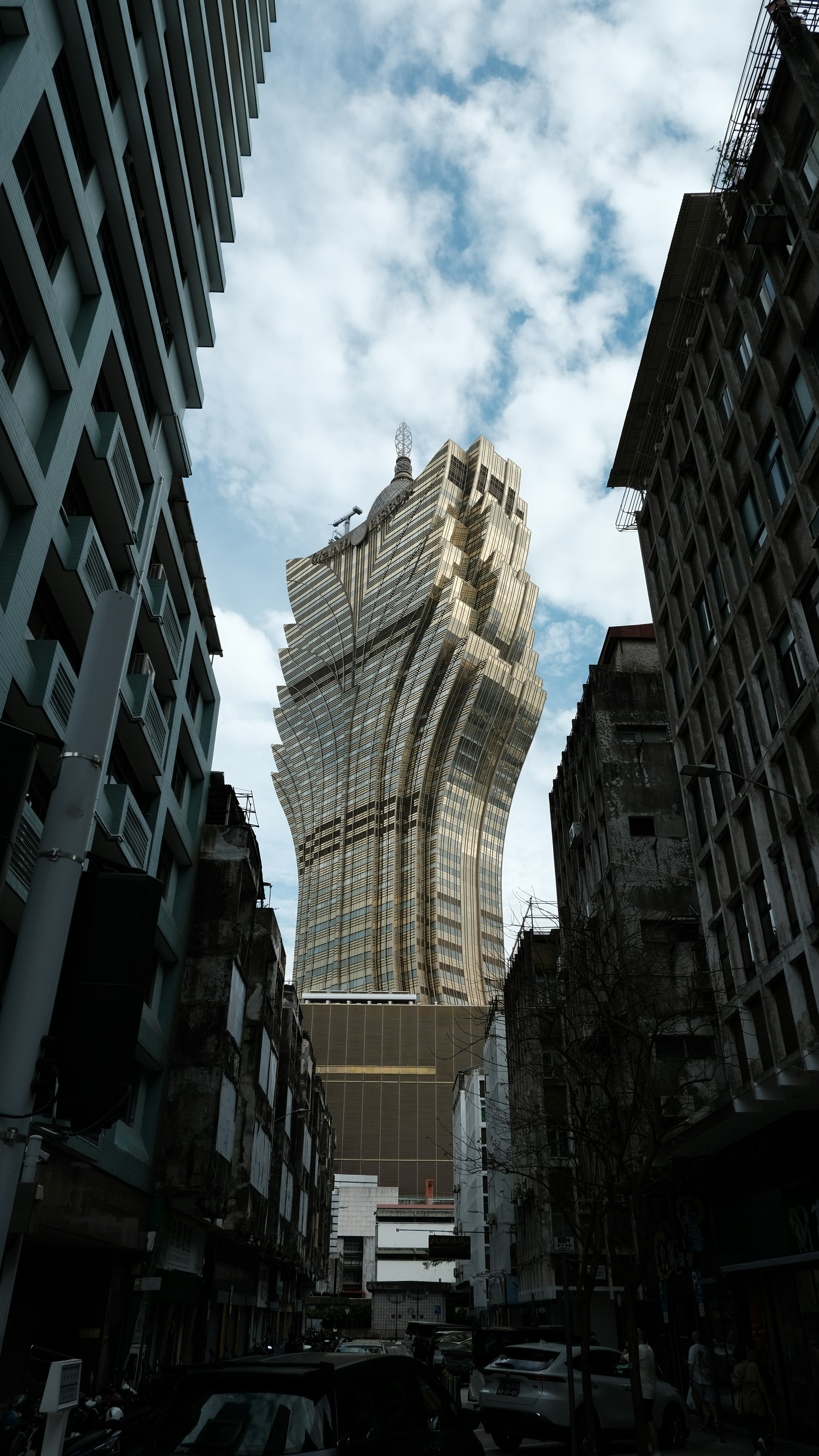 Urban Helix Rising: The Twisting Tower Between Narrow Streets
