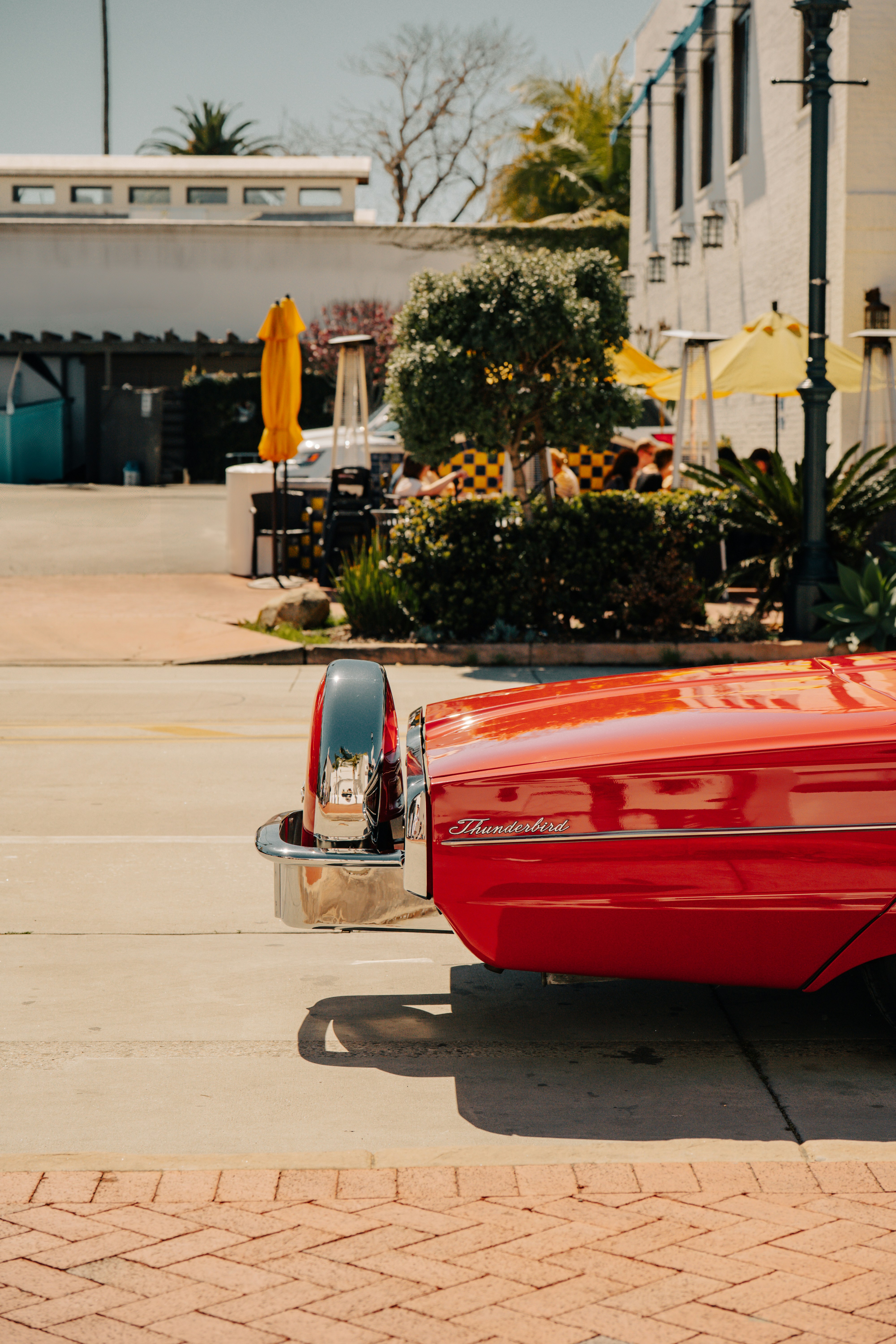 A red classic car parks by a restaurant. photo – Free Car Image on Unsplash