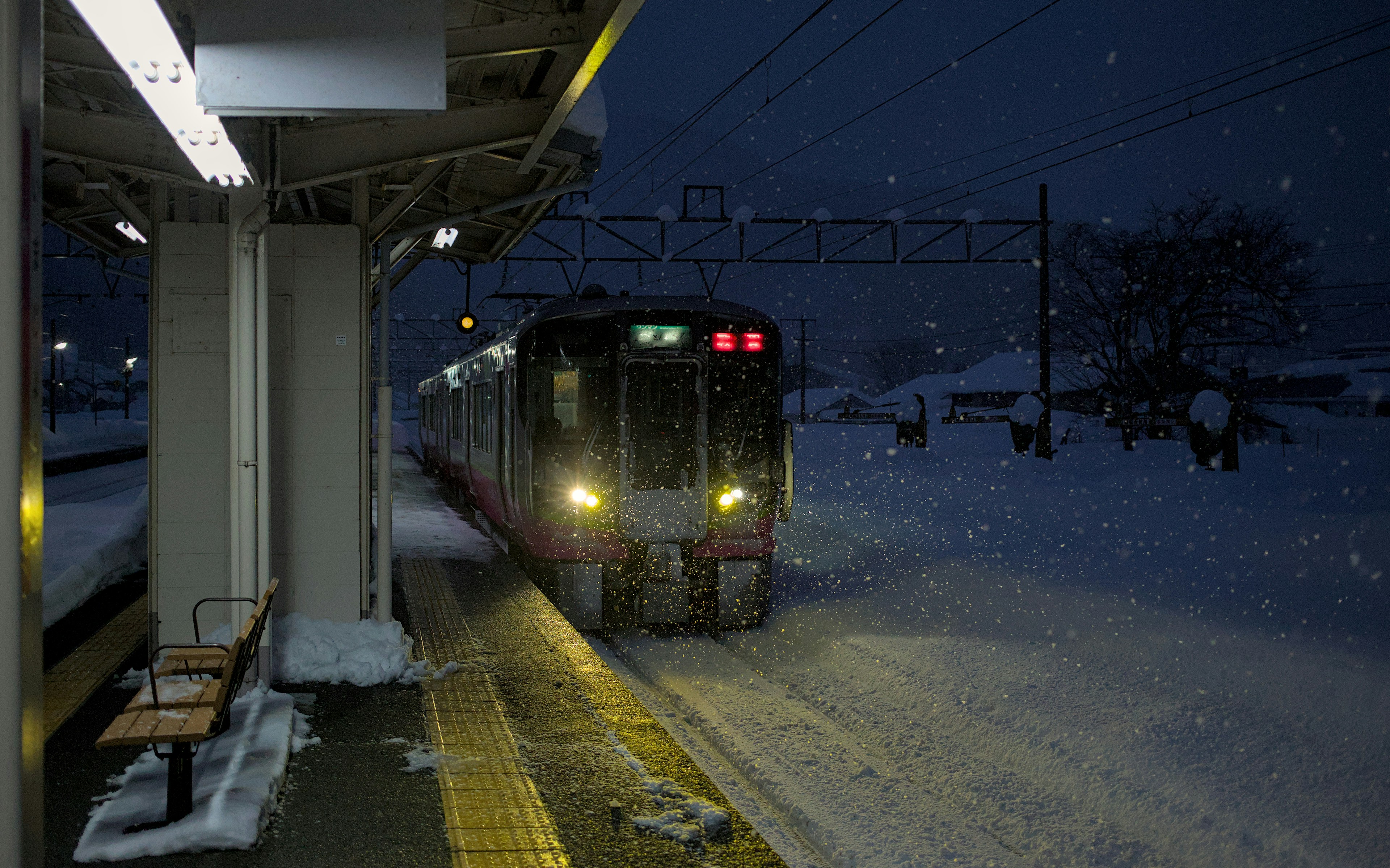 A train arrives at the snowy station in the night. photo – Free Japan ...