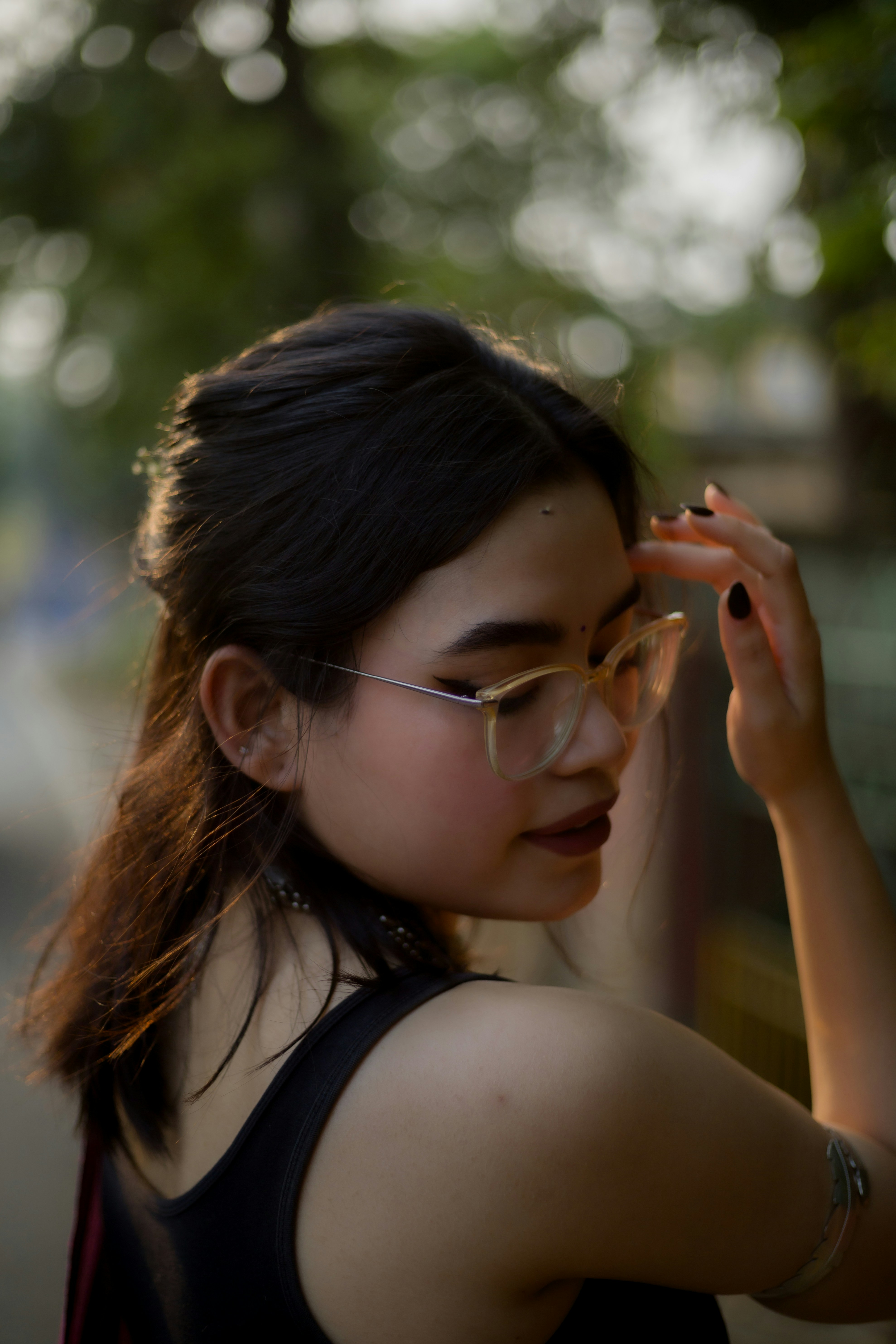 Woman looks over her shoulder with a gentle smile. photo – Free ...