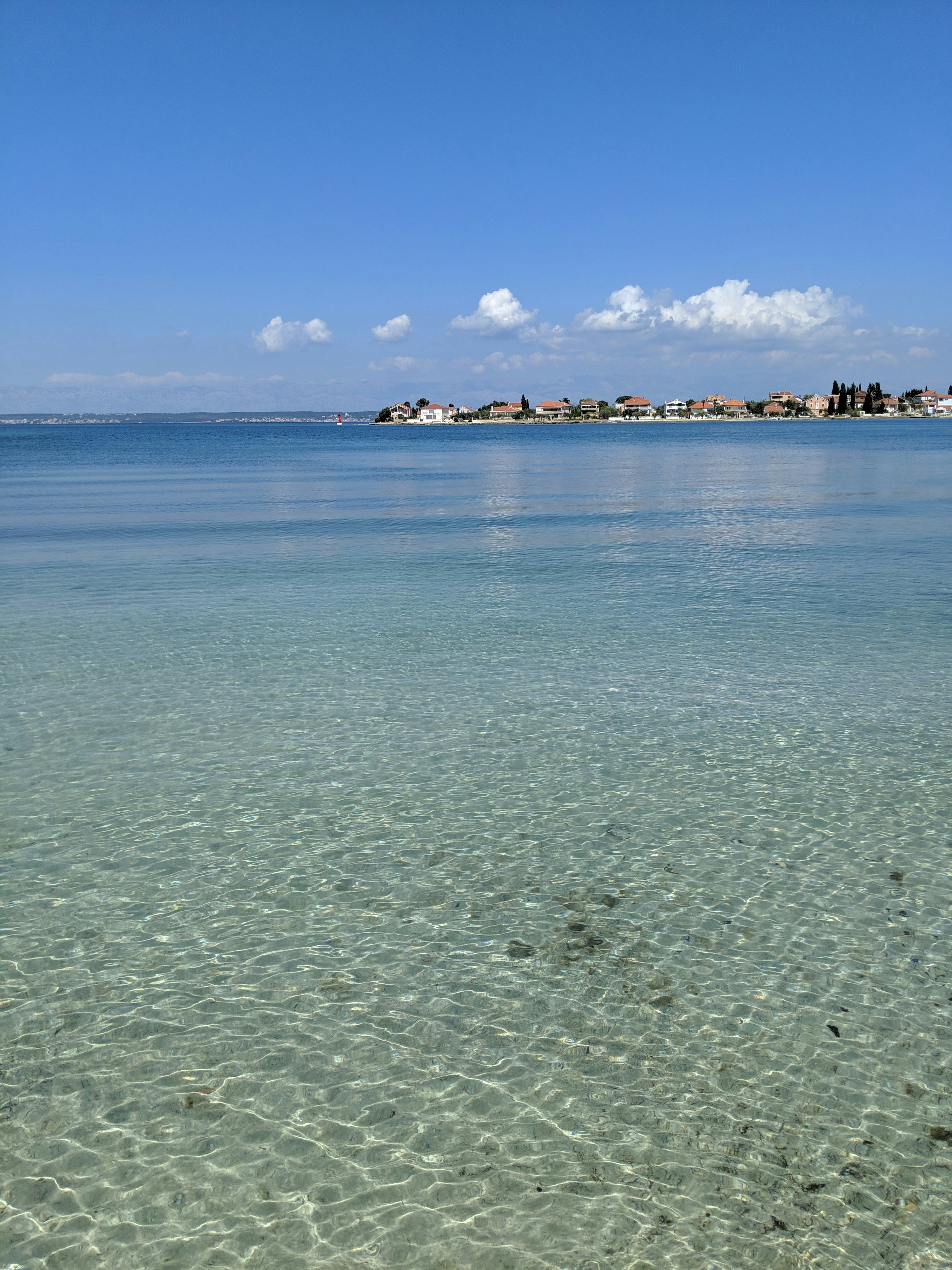 Calm, clear water meets a beautiful coastal town. photo – Free Beach ...