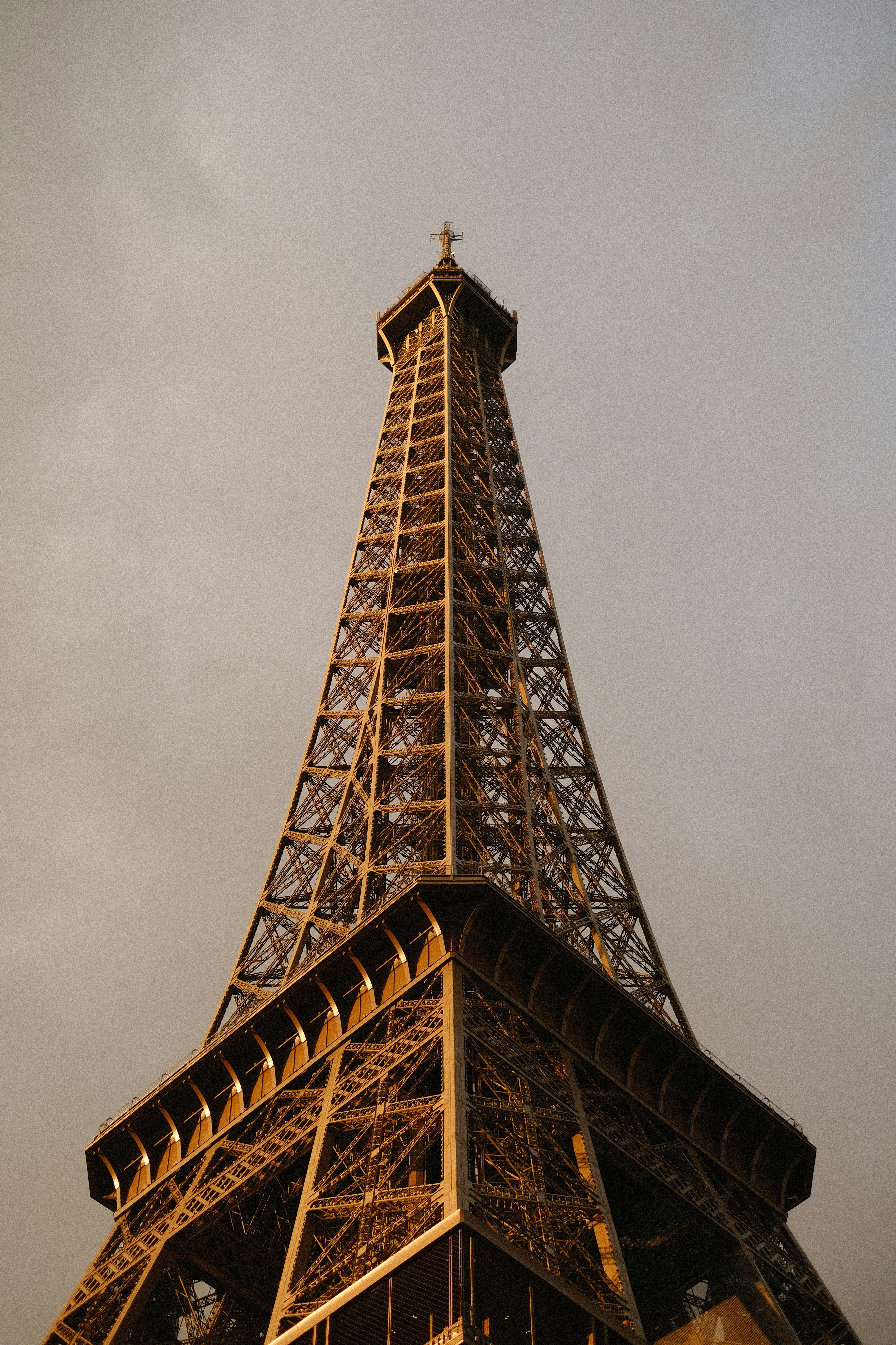 The eiffel tower reaches high into the cloudy sky. photo – Free Paris ...