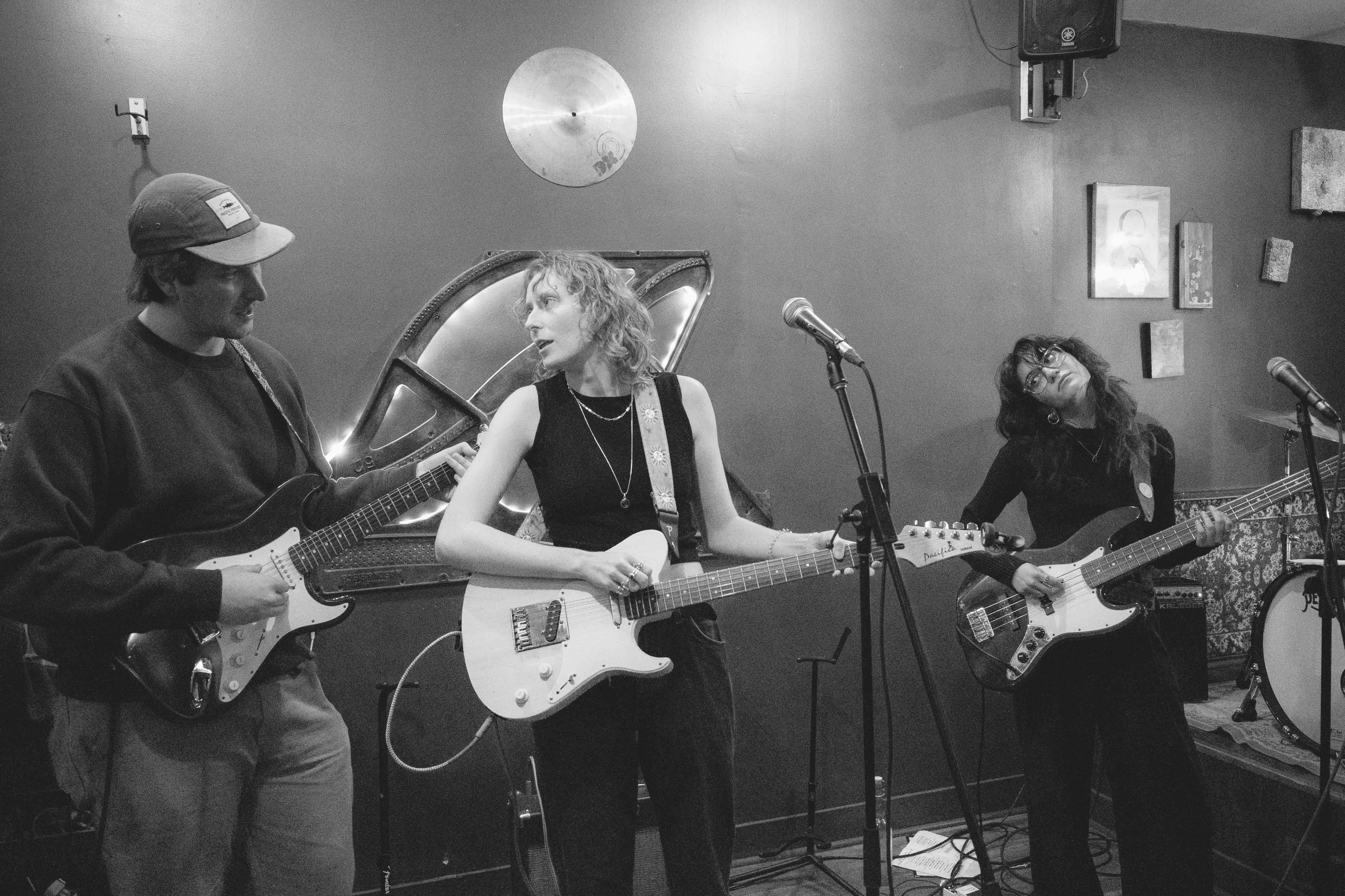 Rhythms in Monochrome: A Live Jam Session