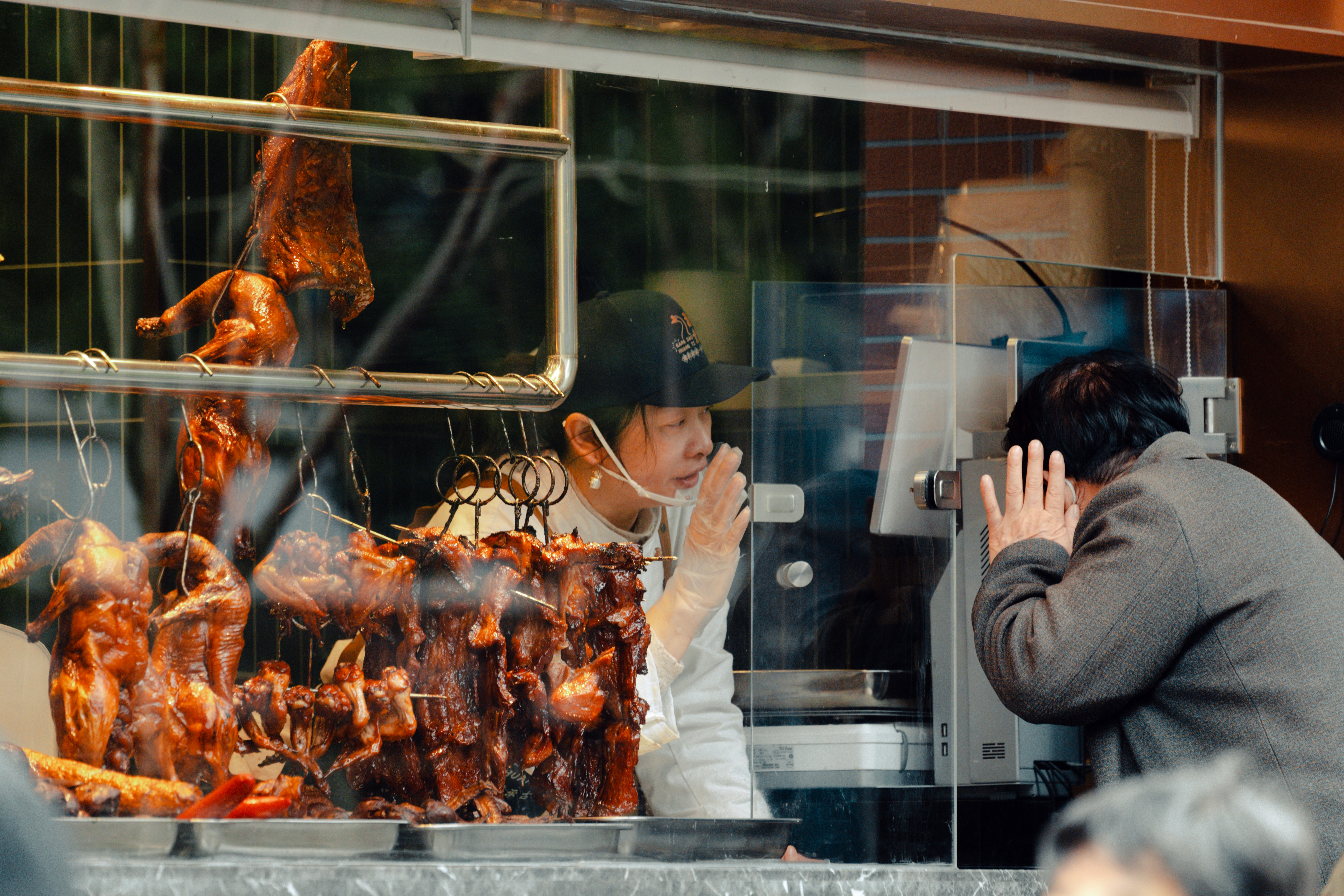 “几钿？”‌‌ [LrC_Preset: Arnie Watkins Preset Pack - AW7] | A butcher prepares meat while a customer observes.