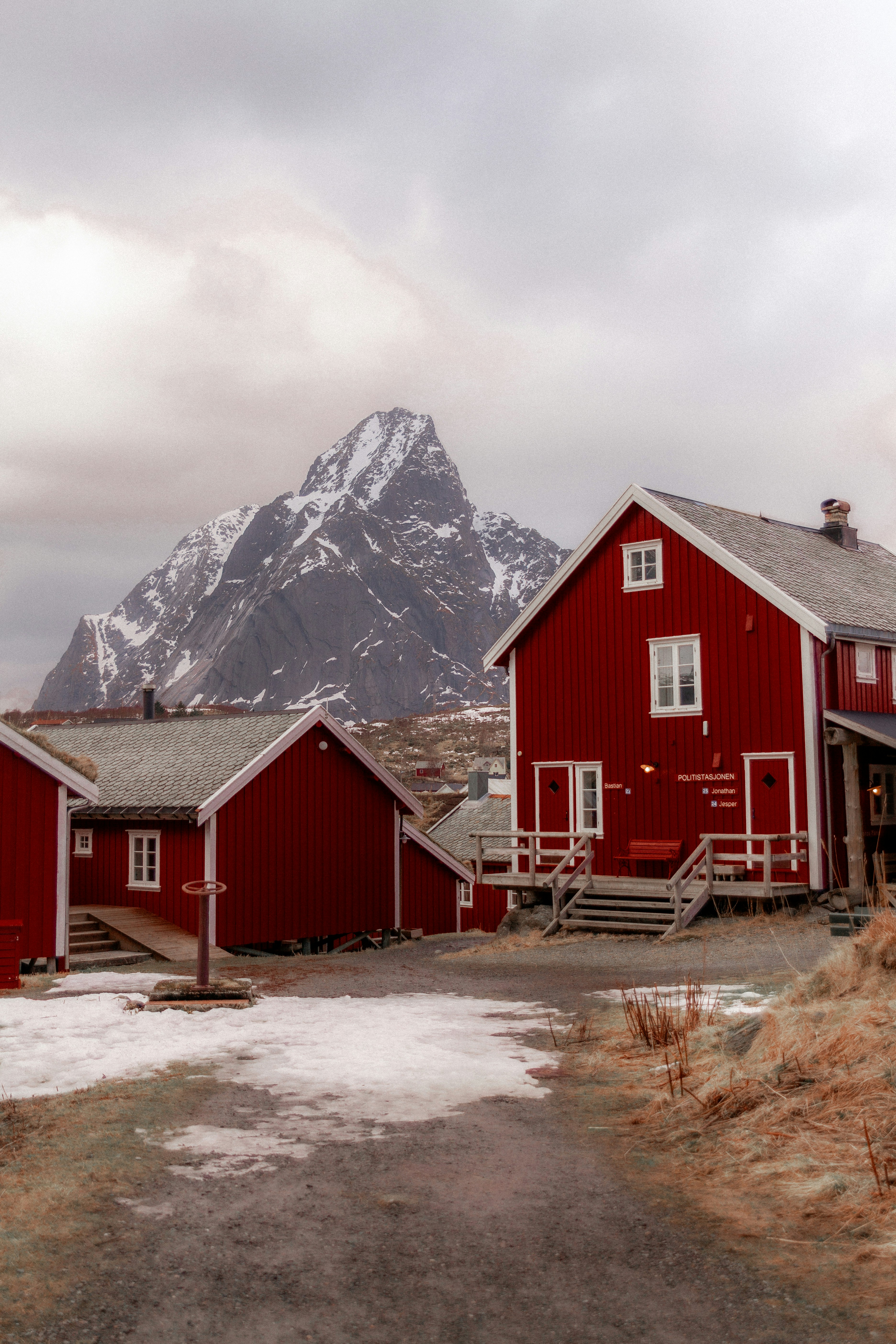 Rustic Retreat Under Majestic Peaks