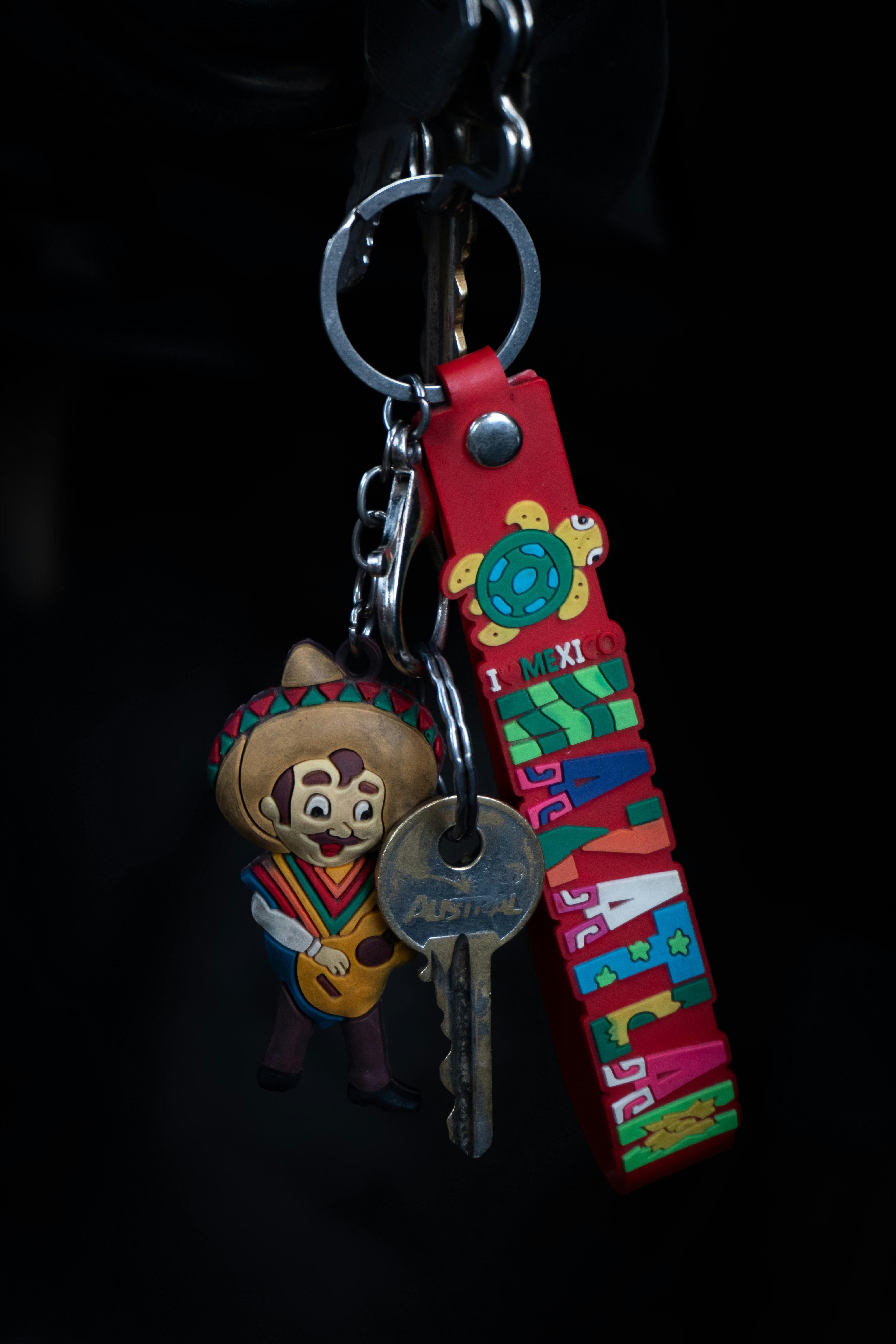 Keys on a keychain with mexican charm. photo – Free Art Image on Unsplash
